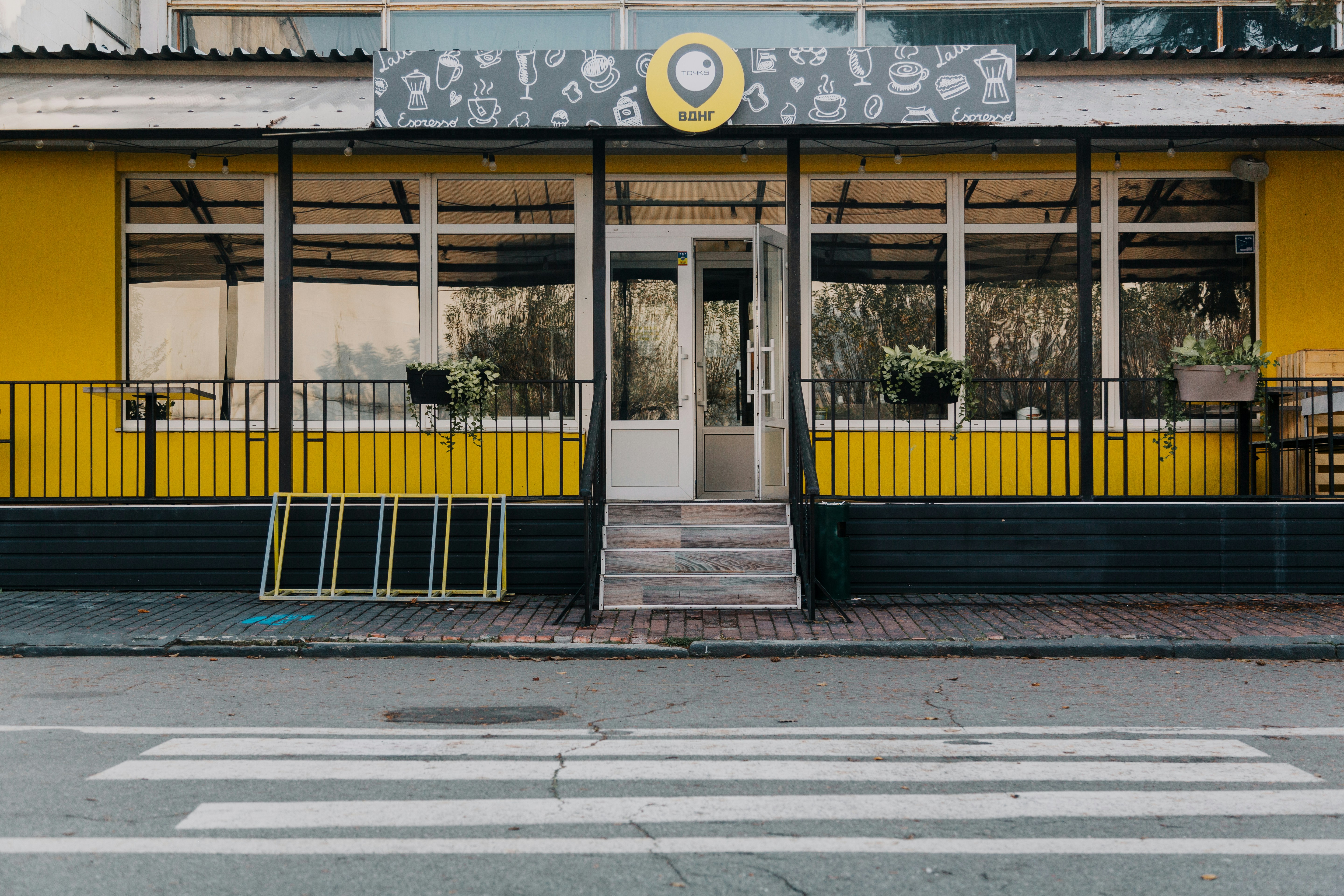 Yellow diner photo – Free Украина Image on Unsplash