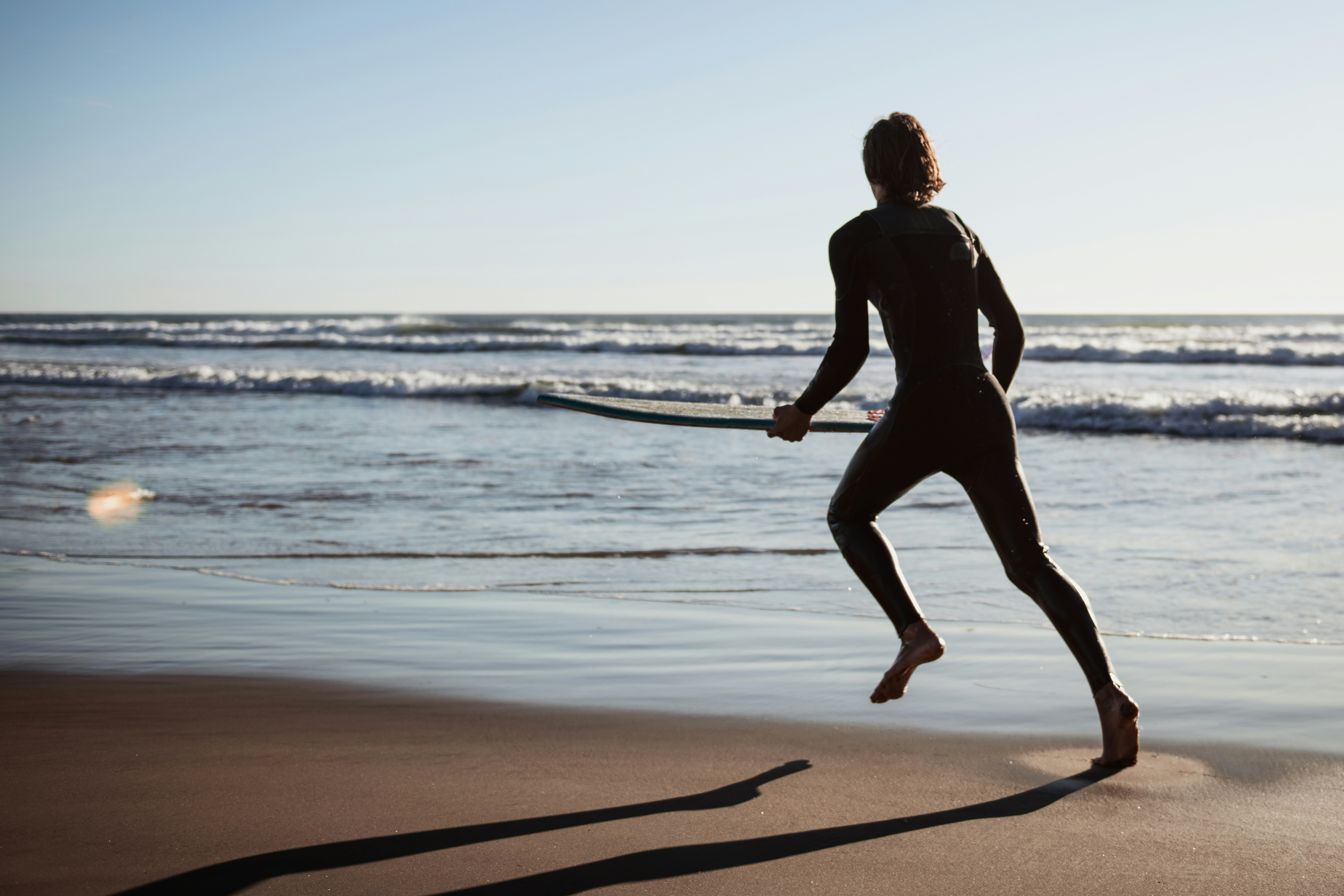 Man running near ocean photo – Free Usa Image on Unsplash