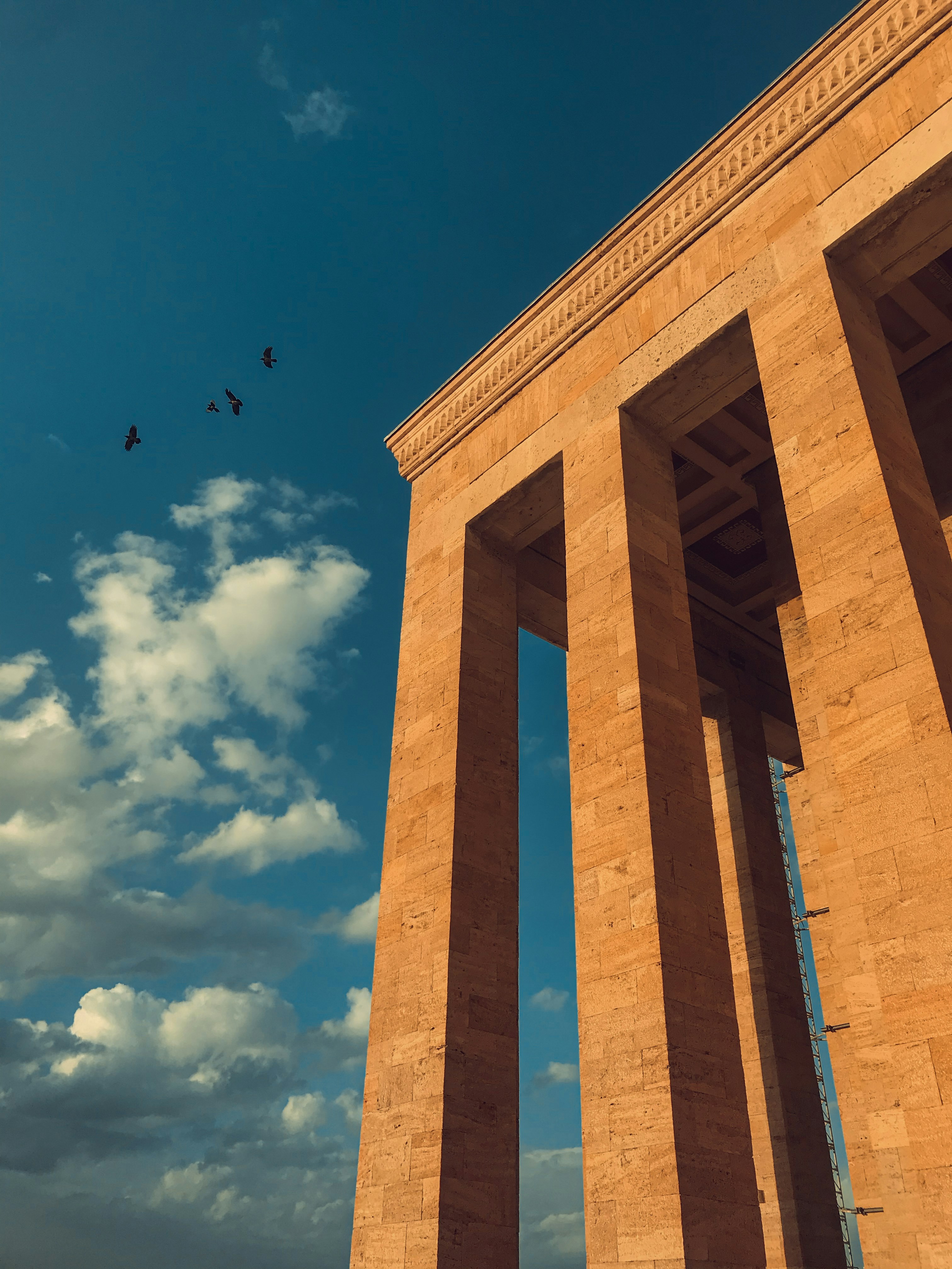 Beige concrete structure photo – Free Monument Image on Unsplash