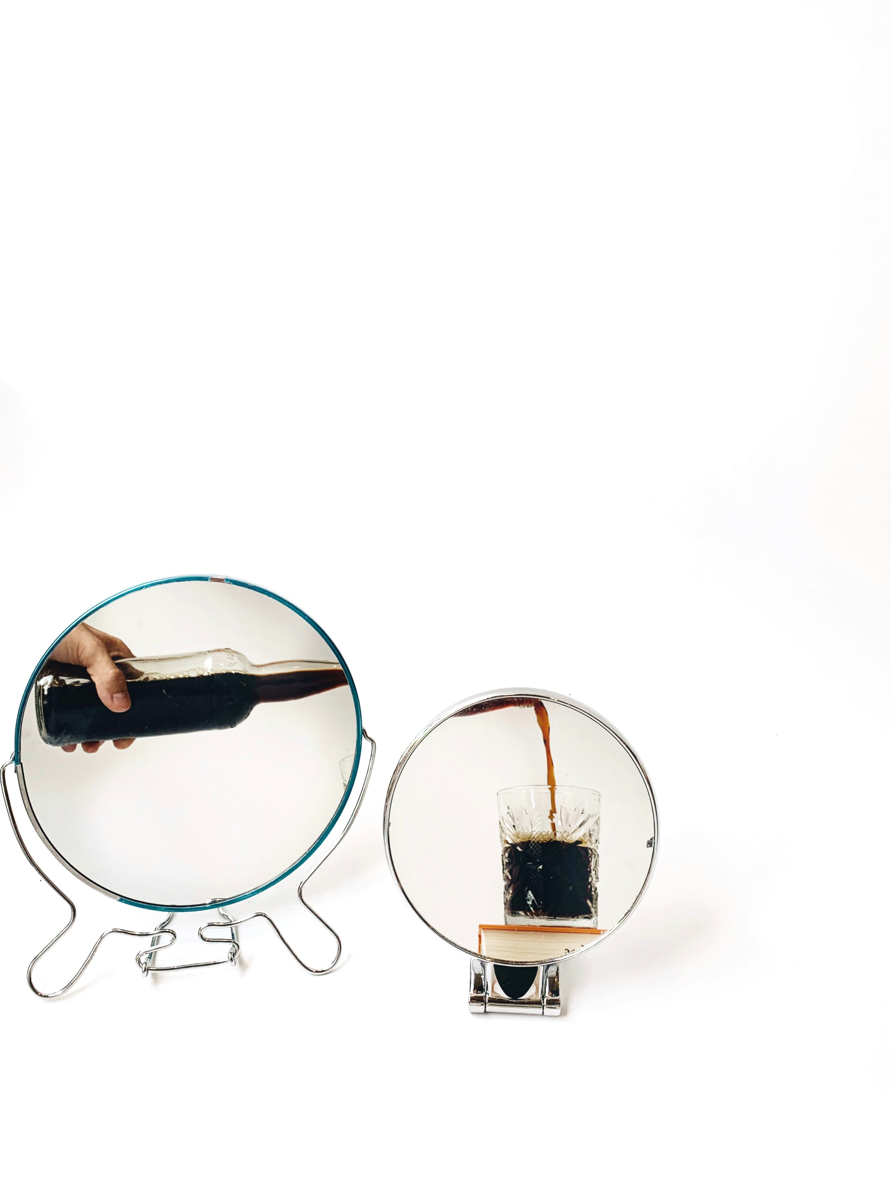 Cadre rond noir et blanc photo – Photo miroir Gratuite sur Unsplash