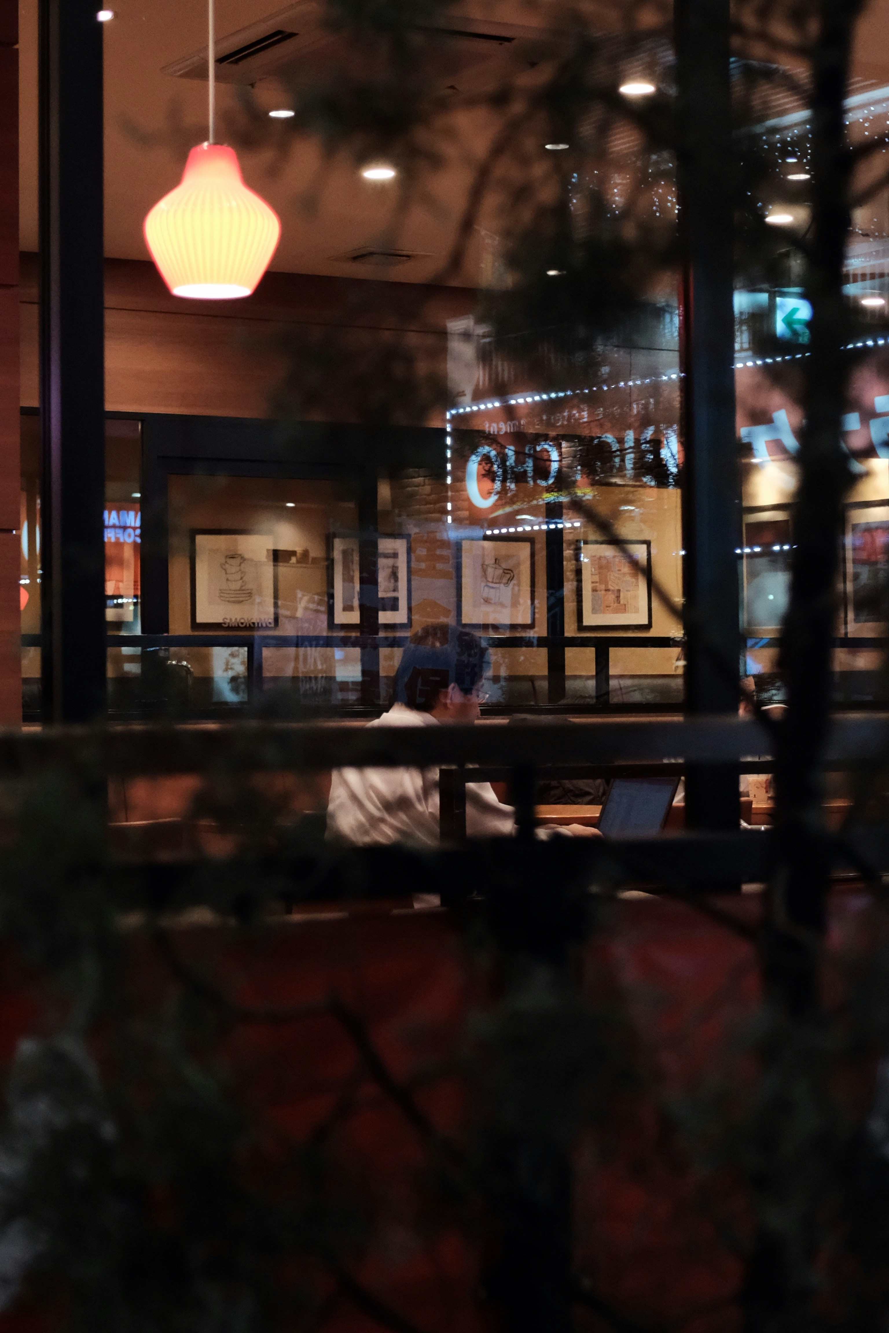 Man sitting inside a restaurant photo – Free Food Image on Unsplash