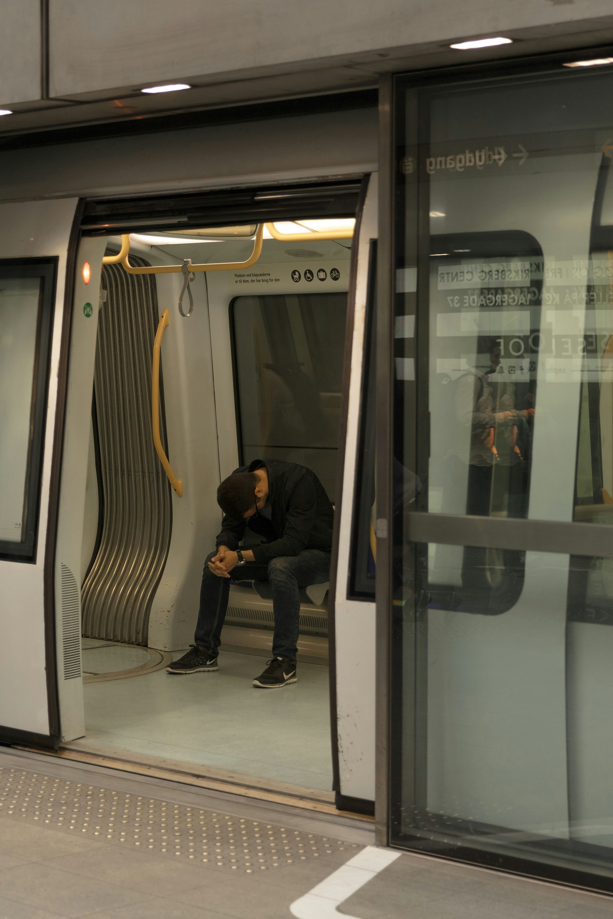 Paused in Transit: A Quiet Moment Inside the Metro Car