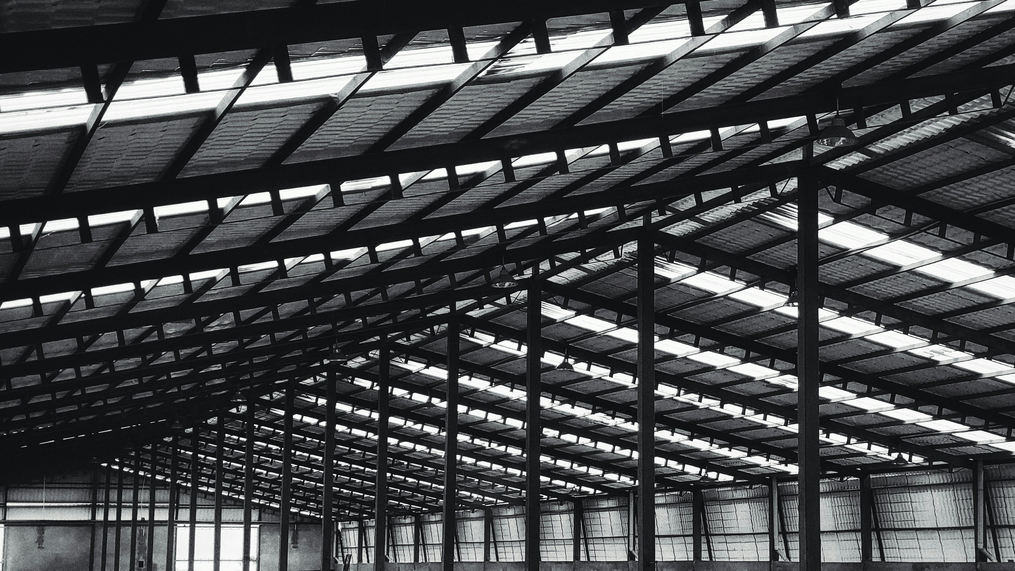 Vanishing Grid: Monochrome Steel Trusses Recede into the Distance