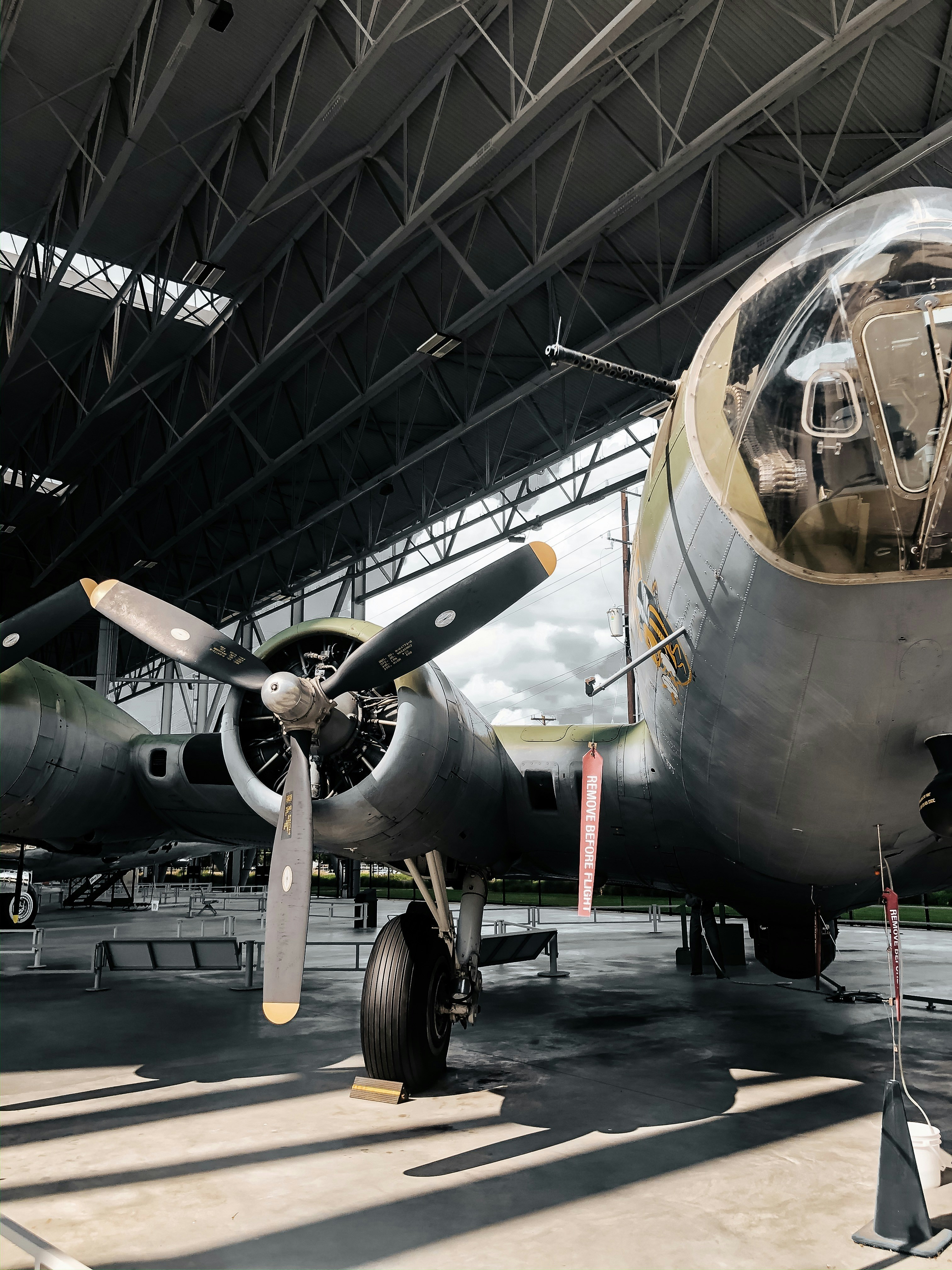 Gray propeller plane photo – Free Building Image on Unsplash