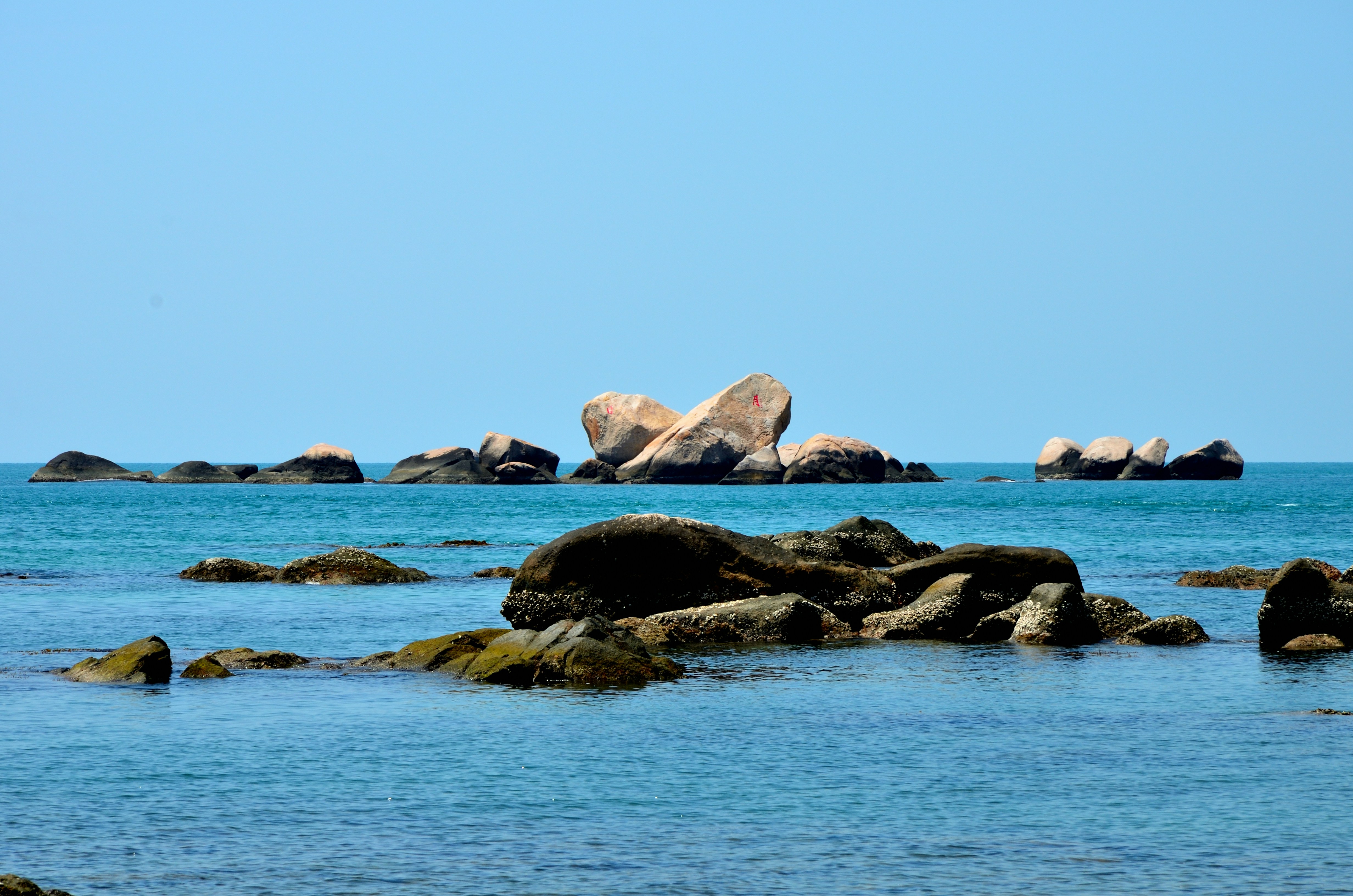 Brown rocks surrounded by body of water photo – Free Promontory Image ...