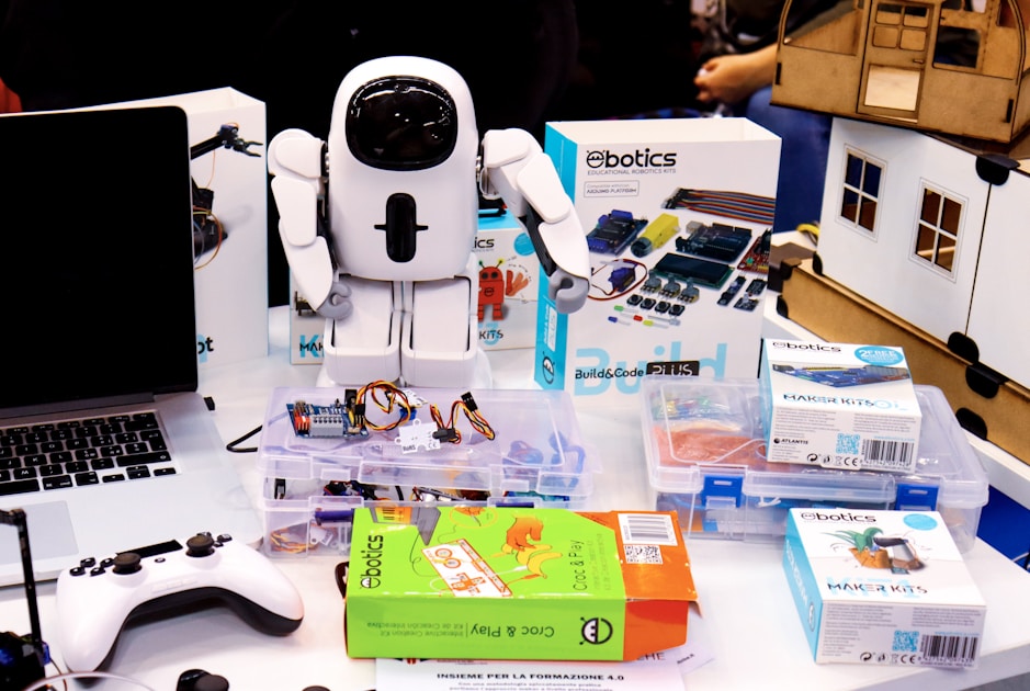 15 Tech Innovations That Changed Daily Life Forever | Obsessionpedia