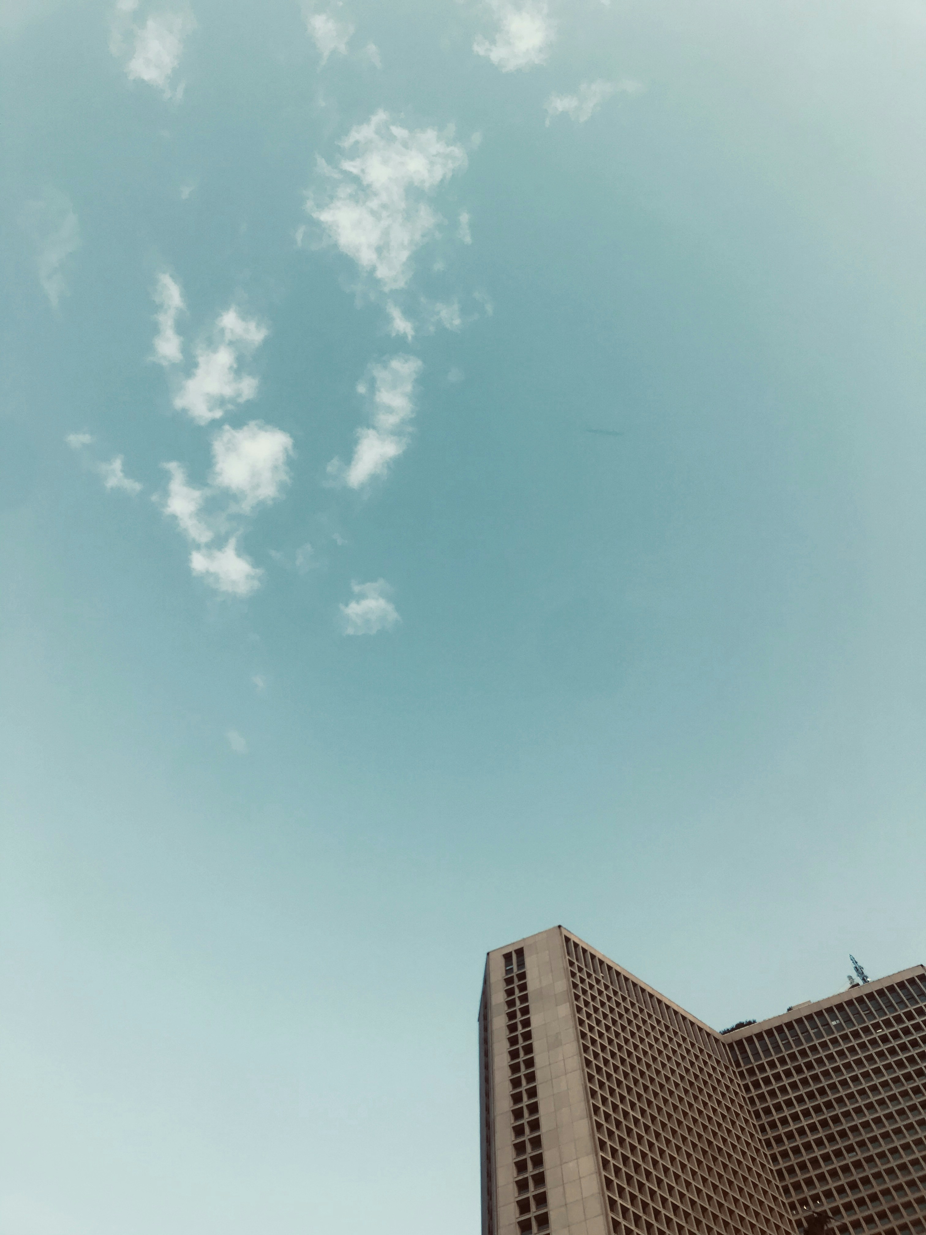 Beige high-rise building photo – Free Blue Image on Unsplash