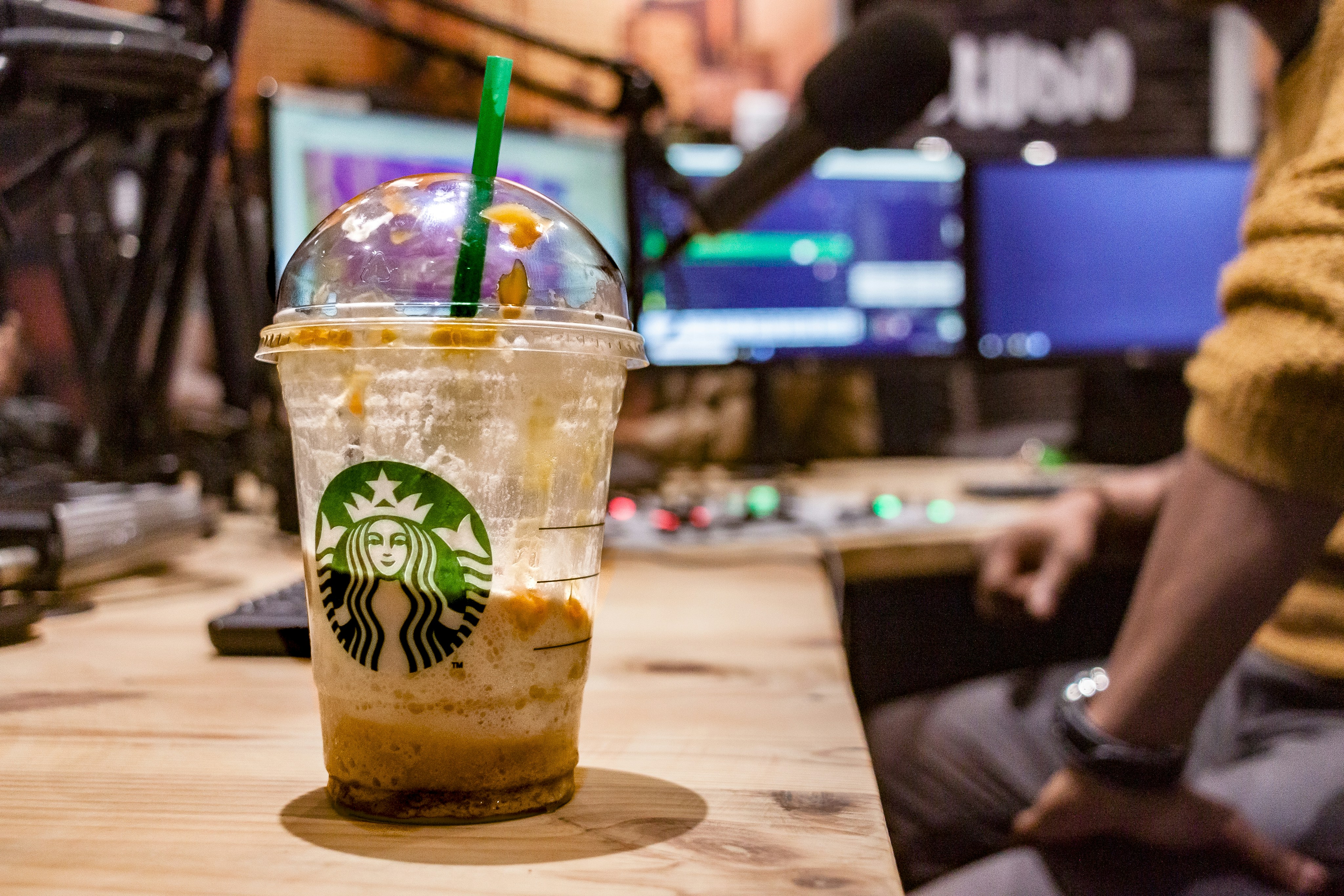 Starbucks beverage on wooden desk photo – Free Human Image on Unsplash