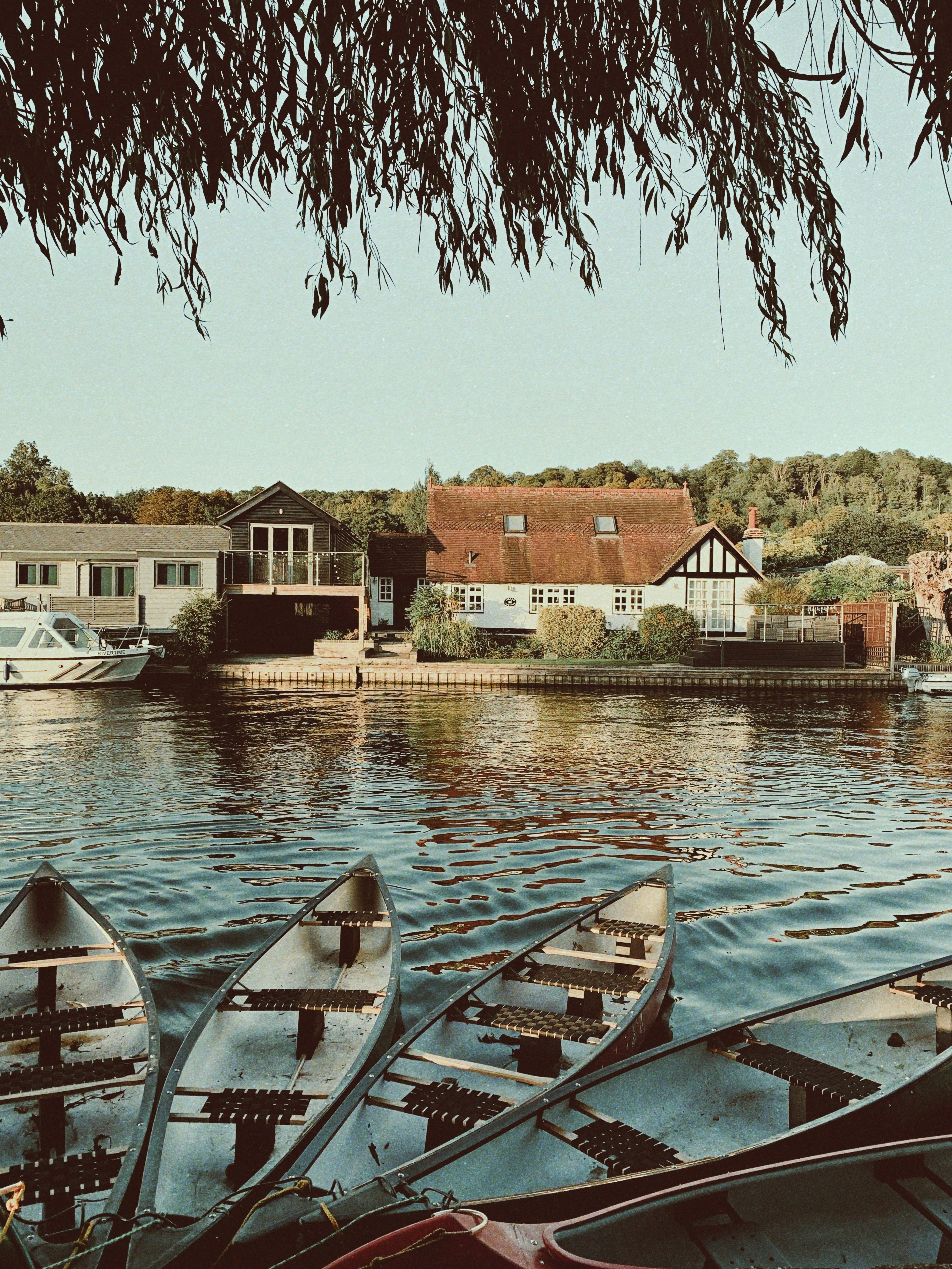 Four gray canoes on river photo – Free Boat Image on Unsplash