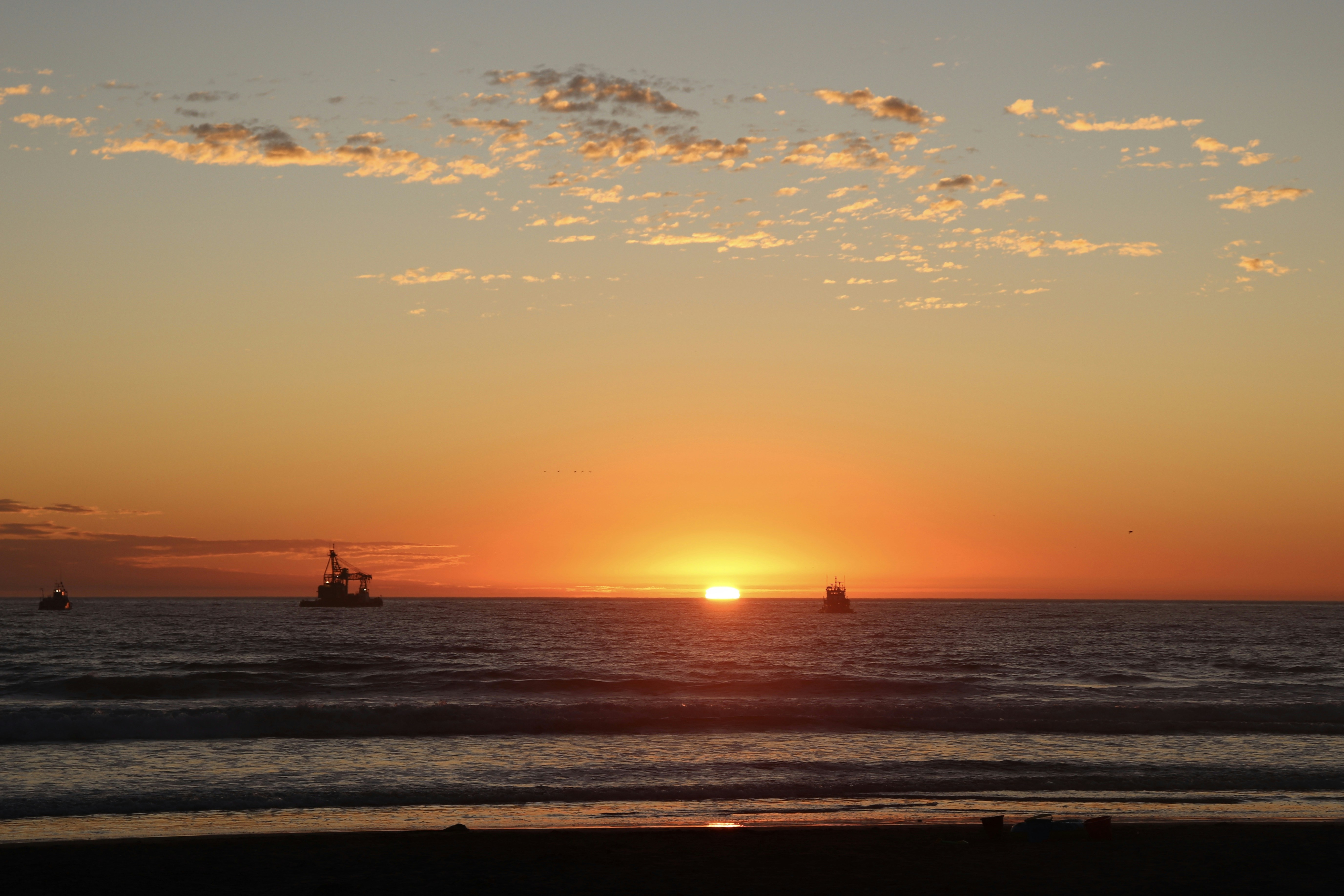 Rippling body of water through shoreline under golden hour photo – Free ...