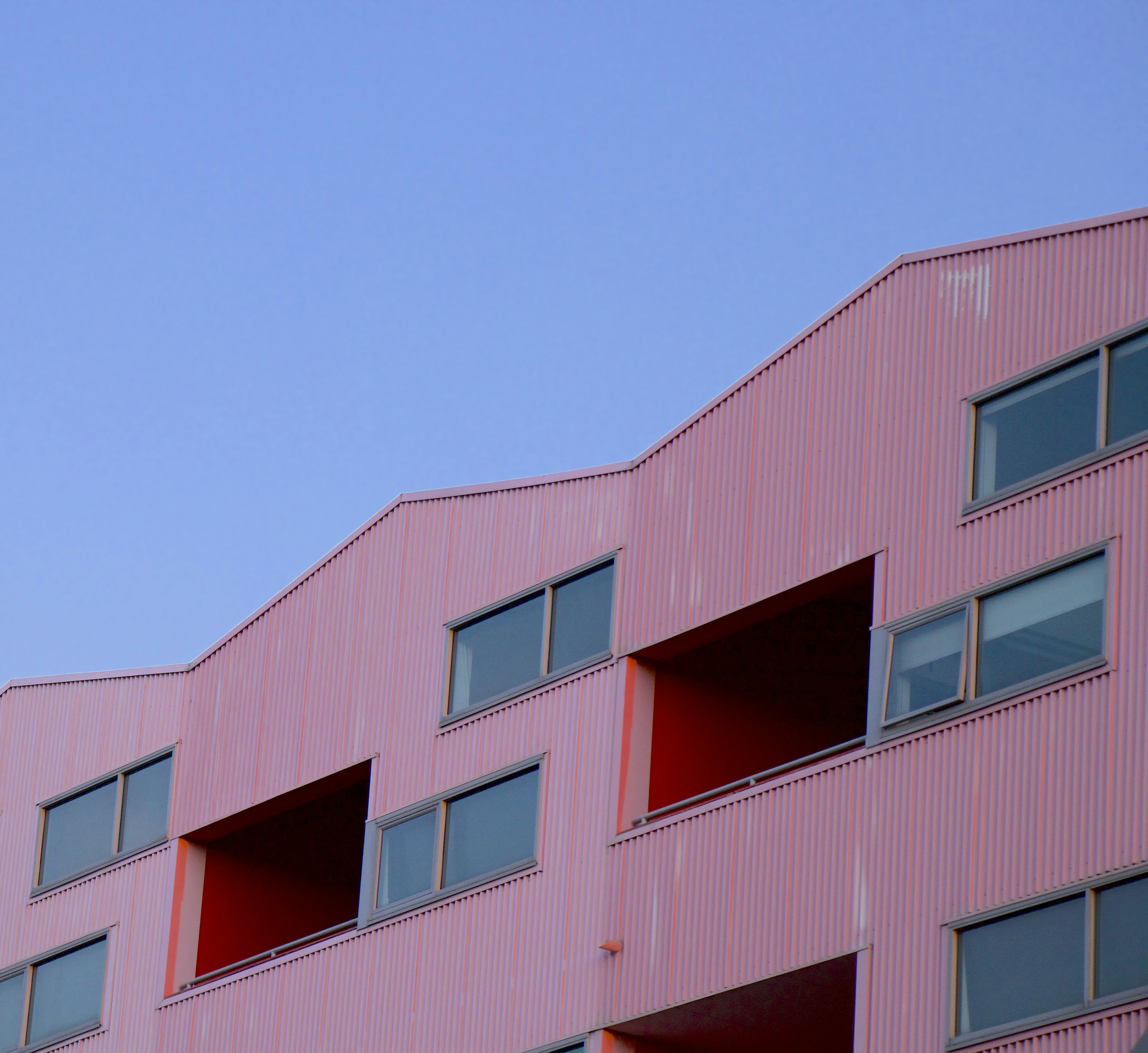 Pink Facade, Red Niches: A Geometric Modernist Moment