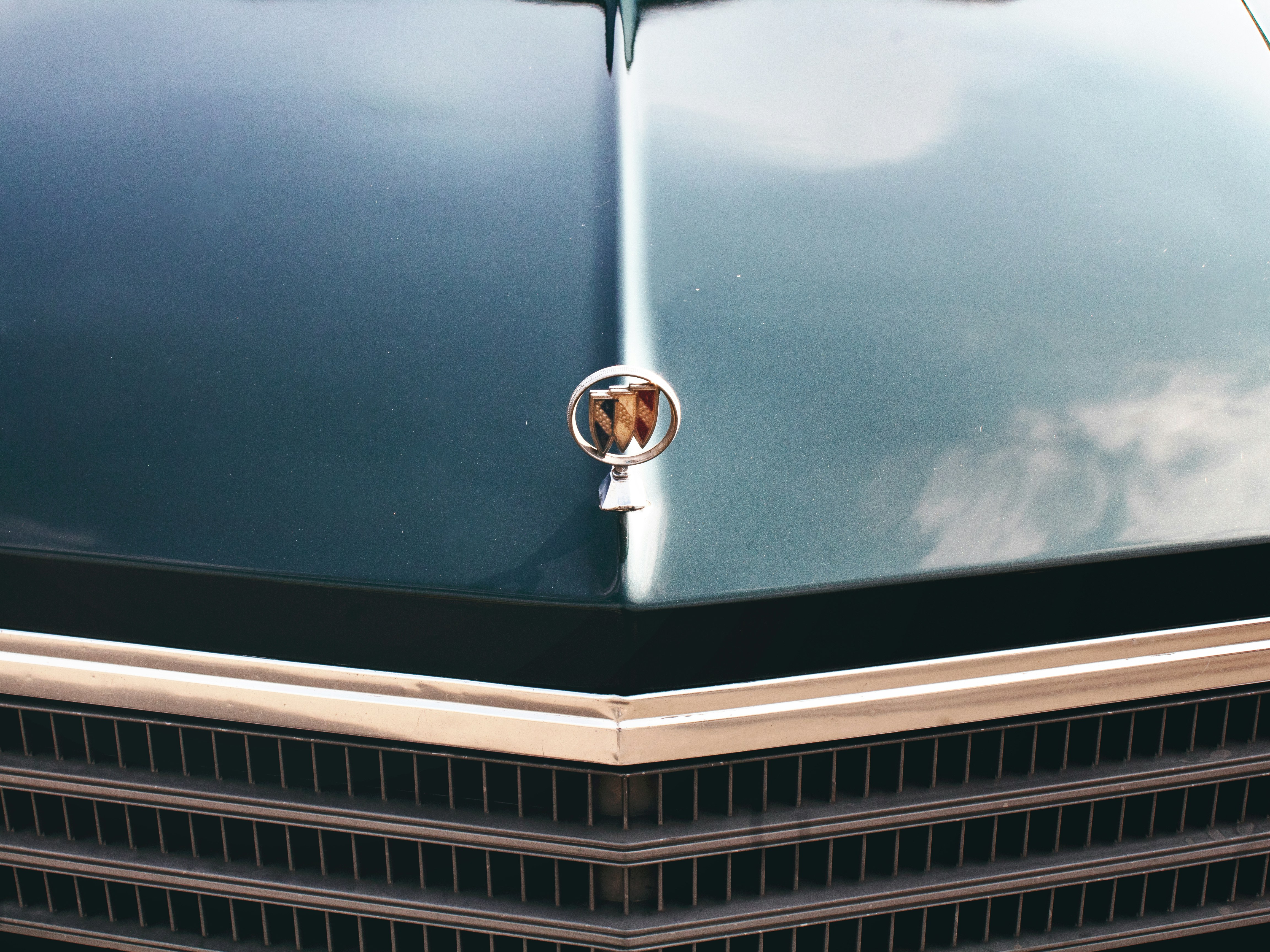 Buick emblem photo – Free Grey Image on Unsplash