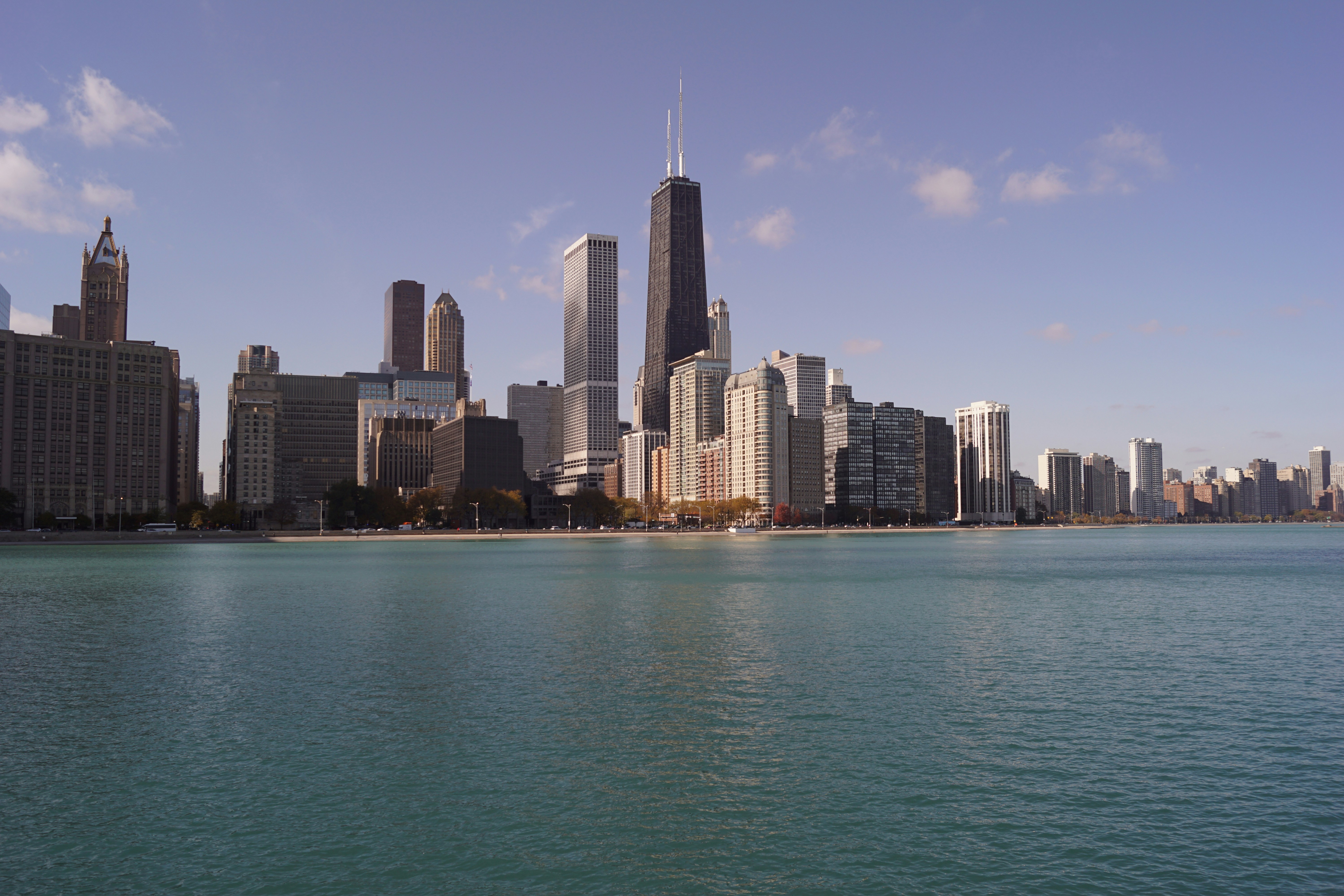 Edificios junto a la masa de agua foto – Imagen de Edificio gratuita en ...