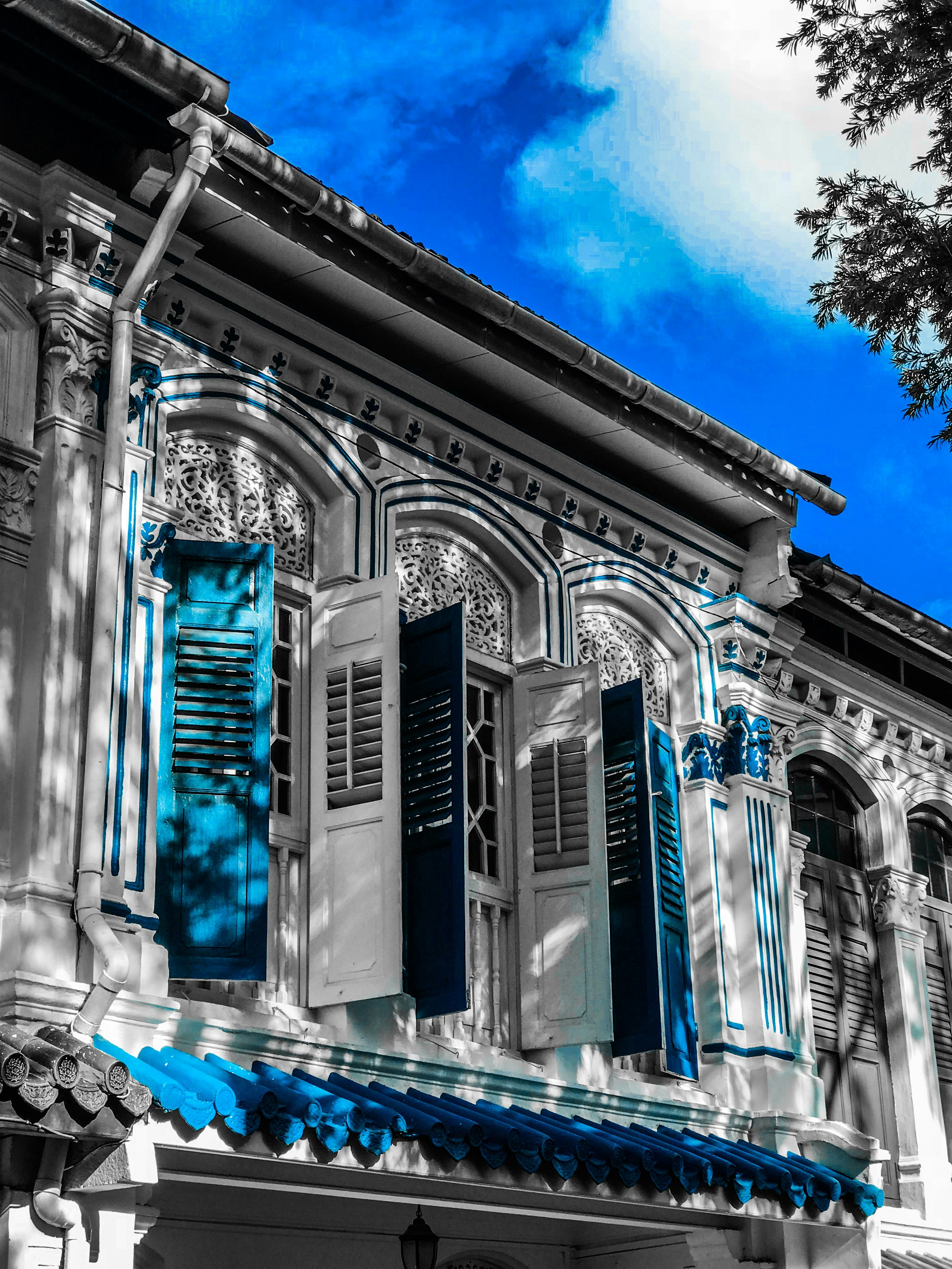 White and blue building photo – Free Emerald hill Image on Unsplash