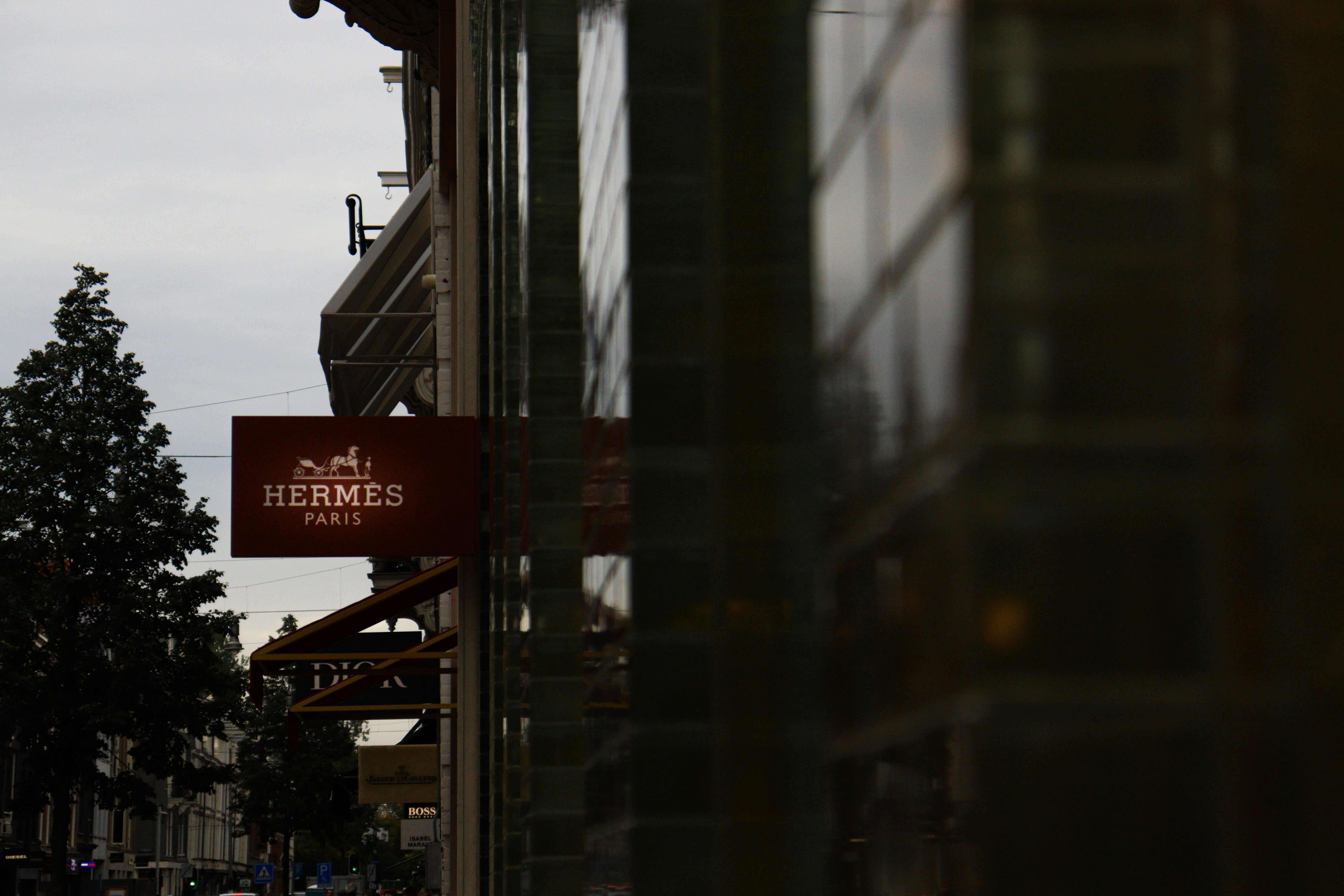 Foto Señalización Hermès – Imagen Barandilla gratis en Unsplash