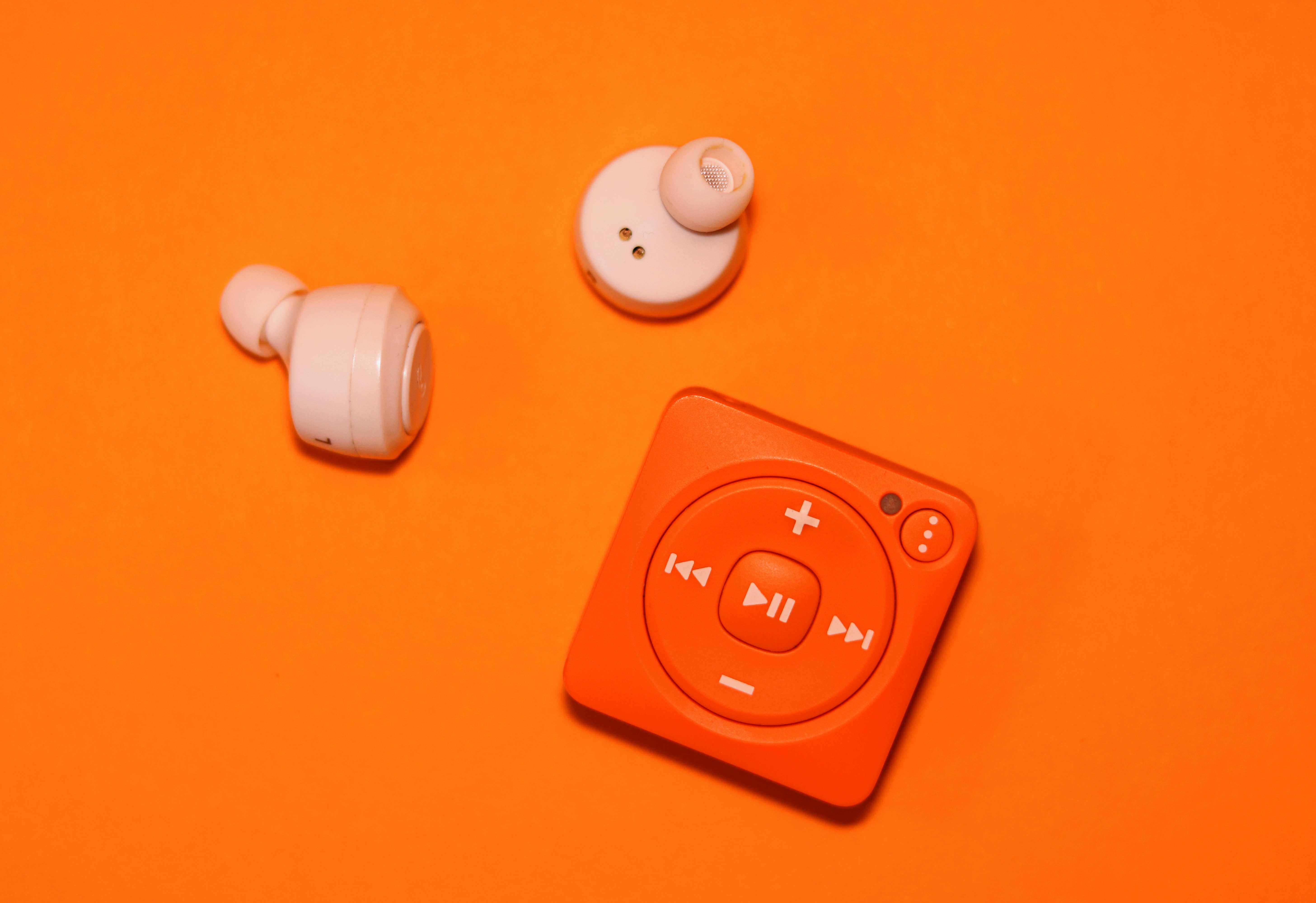 Red music player photo – Free Red Image on Unsplash