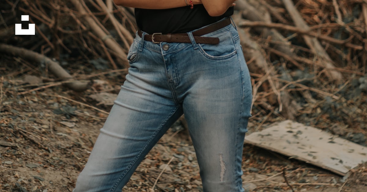 Foto Mujer Con Camiseta Negra De Cuello Redondo Imagen Rosa Gratis En