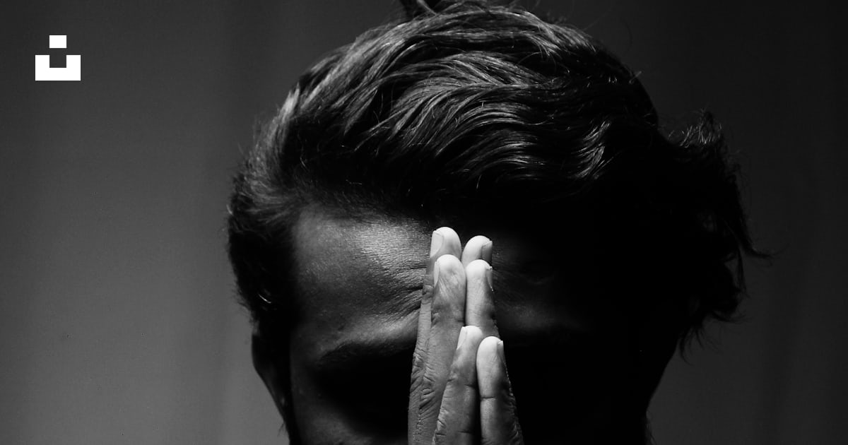 Man Wearing Black Crew Neck Shirt Photo Free Grey Image On Unsplash
