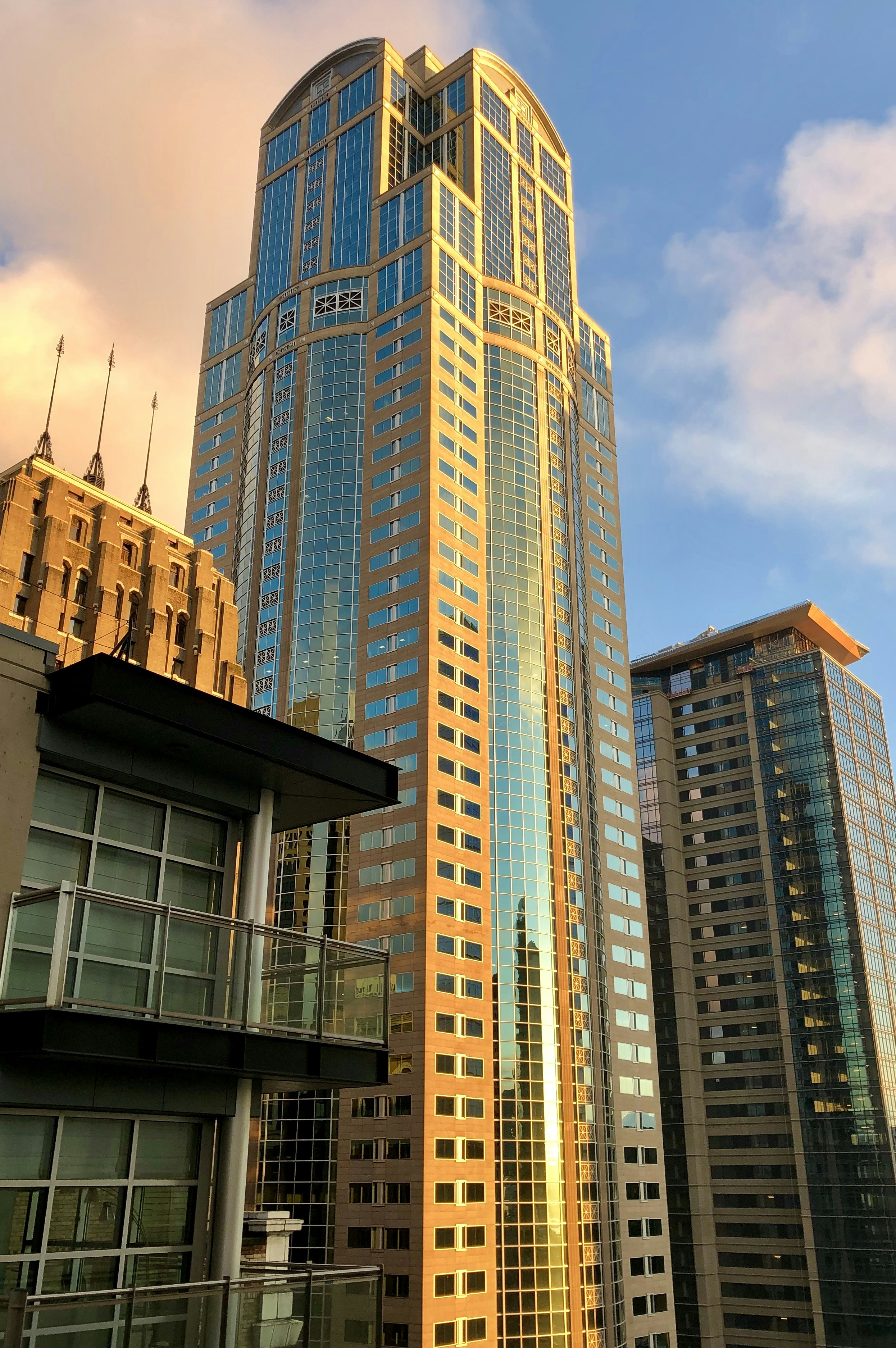 Curtain-wall high-rise building photo – Free Seattle Image on Unsplash