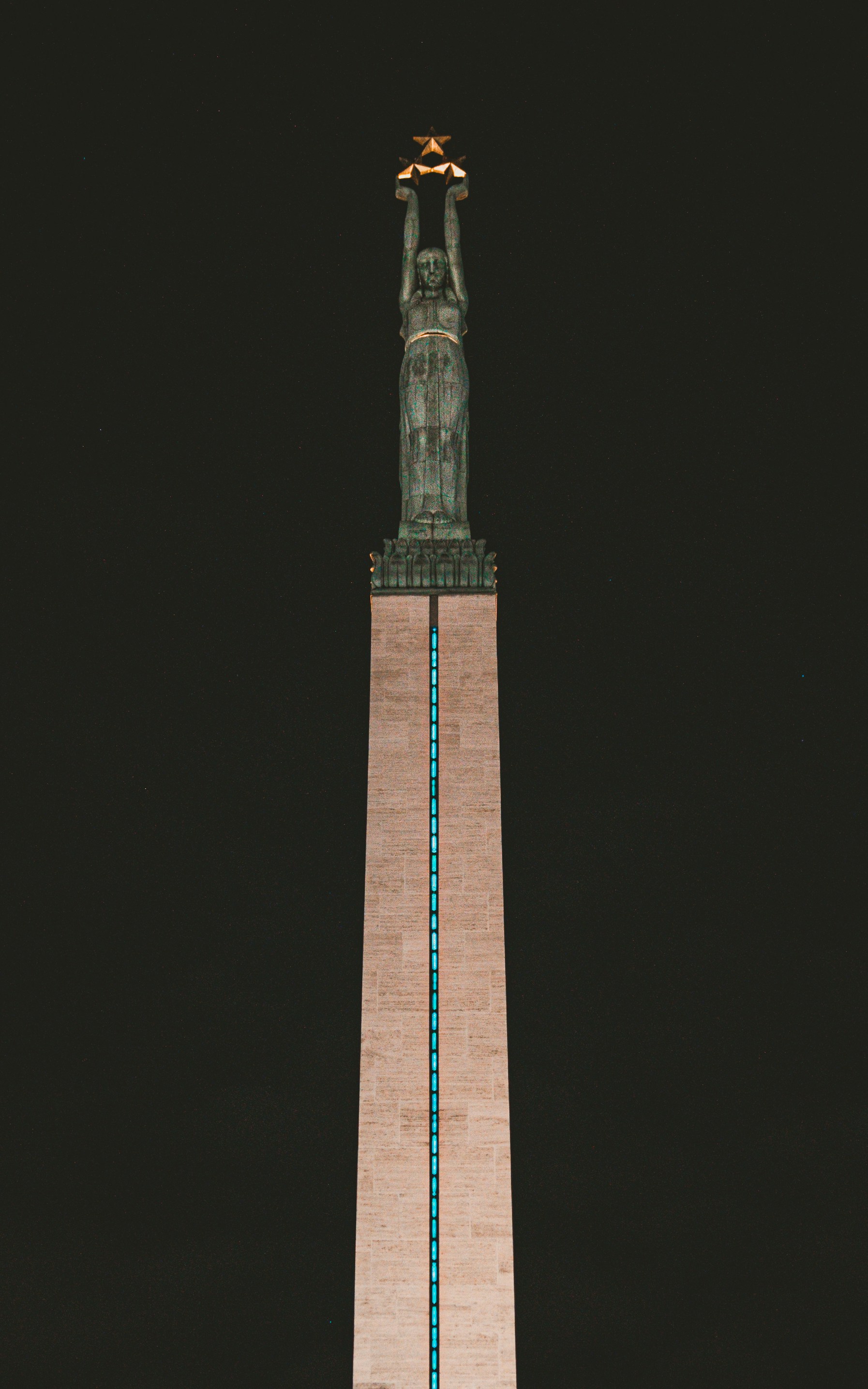 Statue of man on obilisk photo – Free Brīvības piemineklis Image on ...