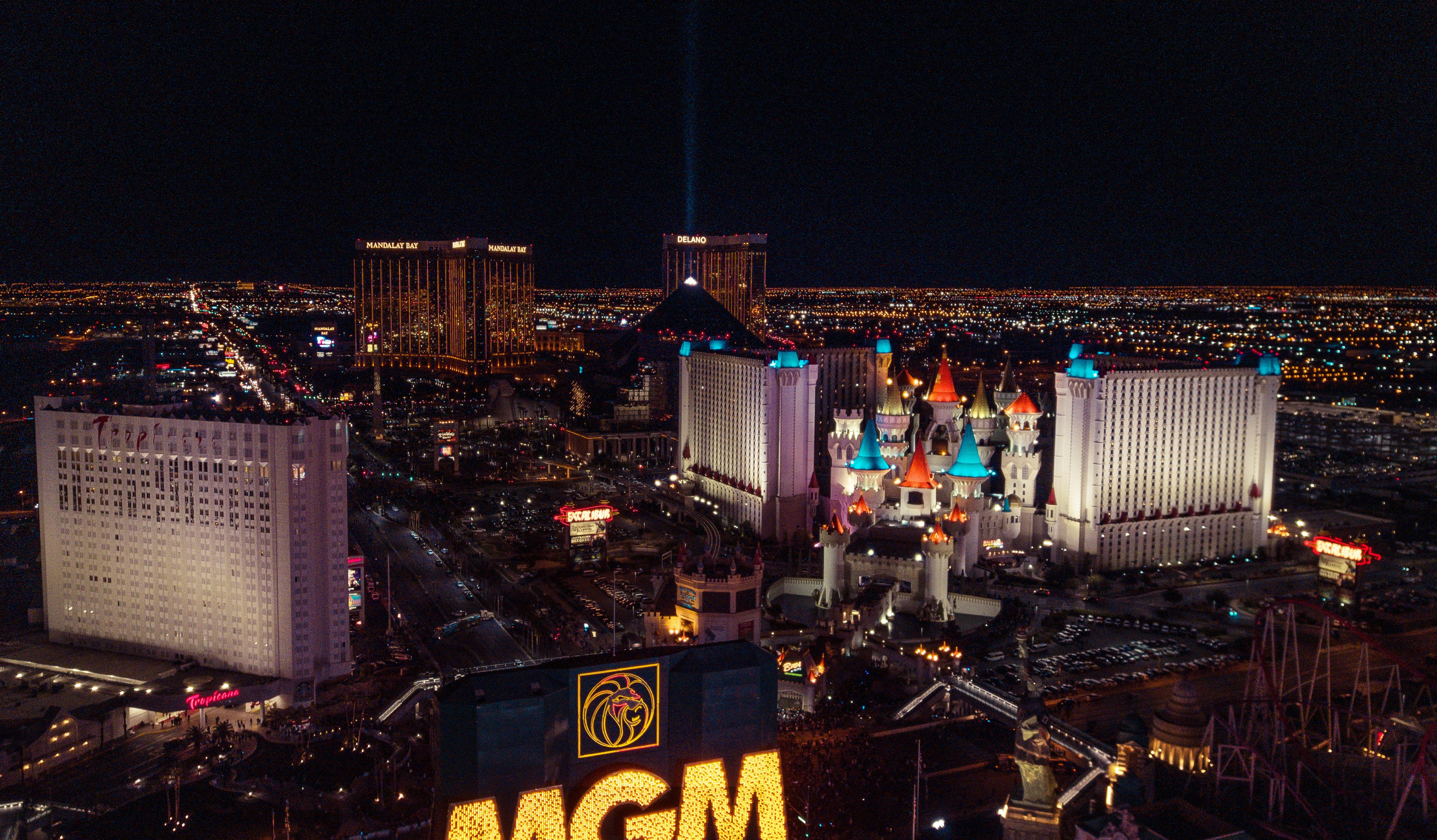 Yellow MGM signage photo – Free Outdoors Image on Unsplash