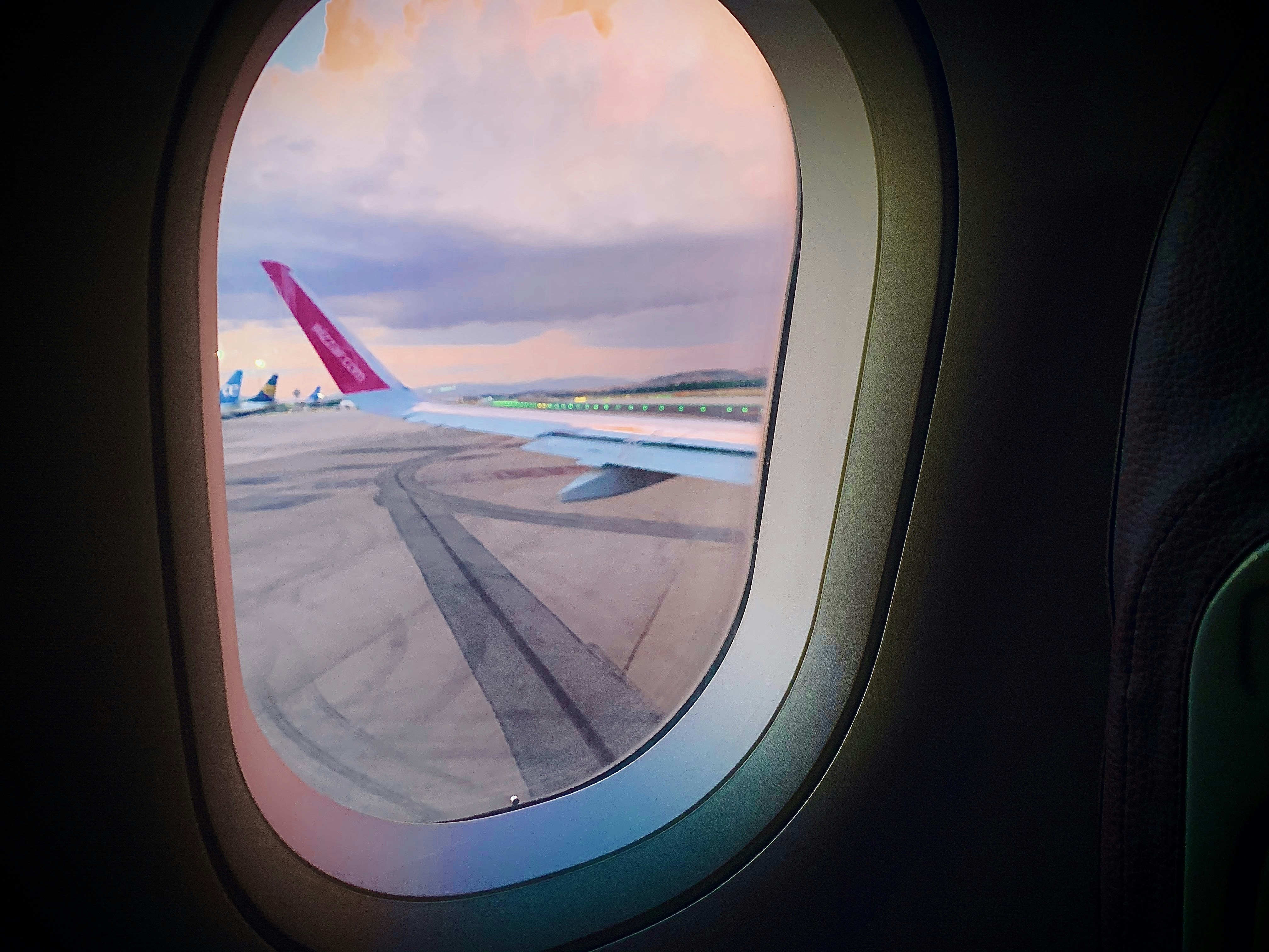 Airliner window photography photo – Free Grey Image on Unsplash