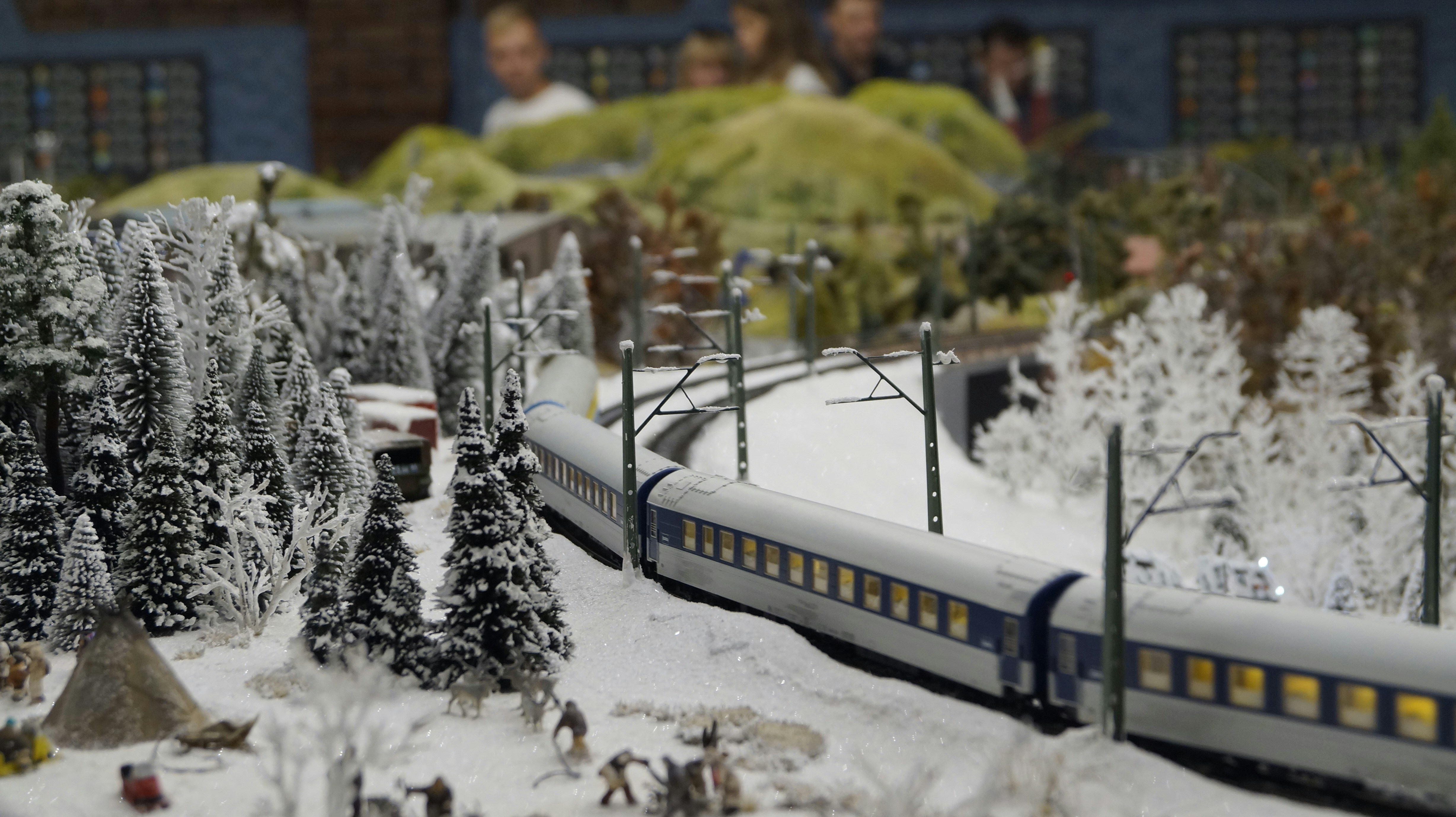 Miniature Winter Express: a Snow-Dusted Railway Through a Lifelike Diorama