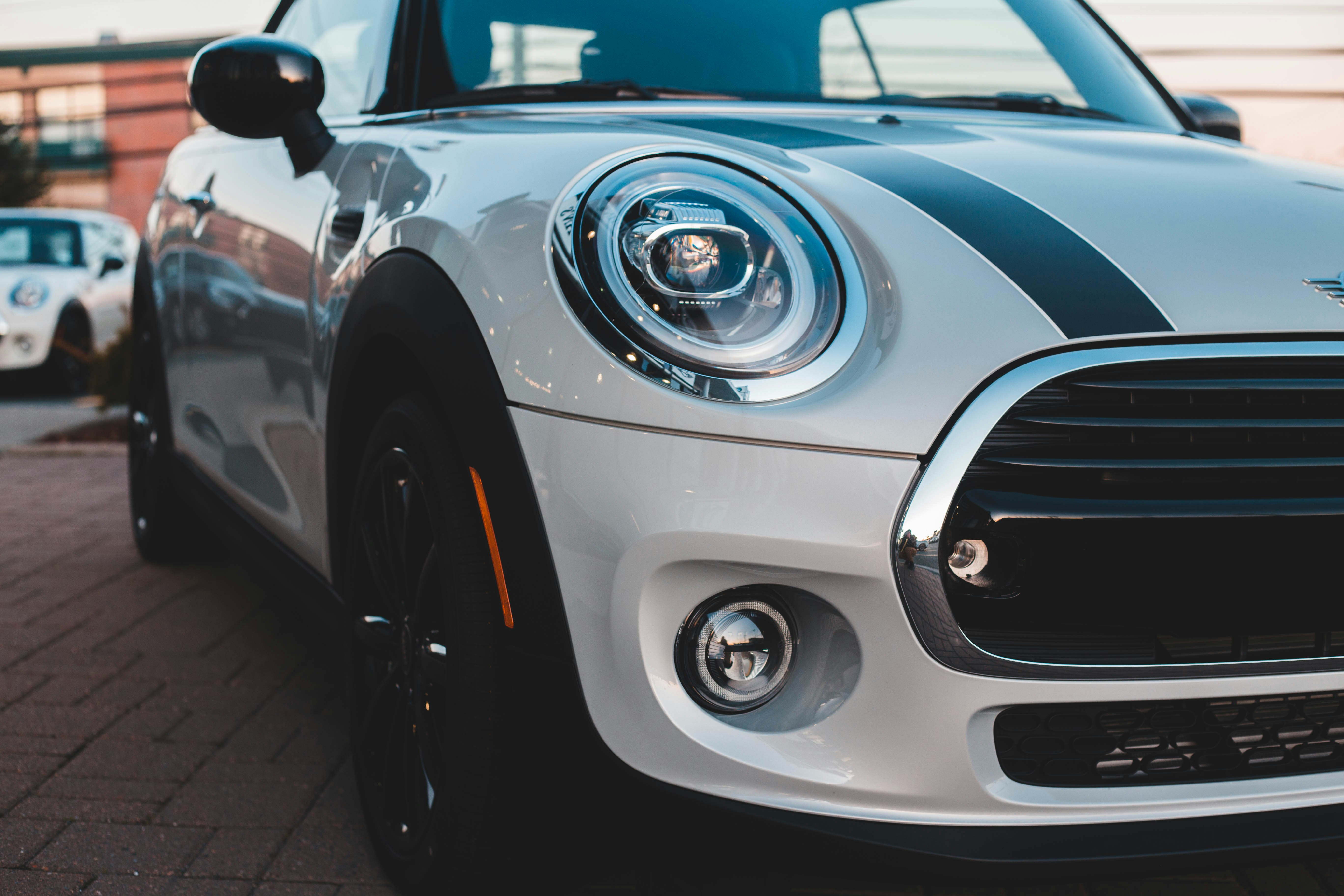 Mini Cooper blanco y negro foto – Imagen de Gris gratuita en Unsplash