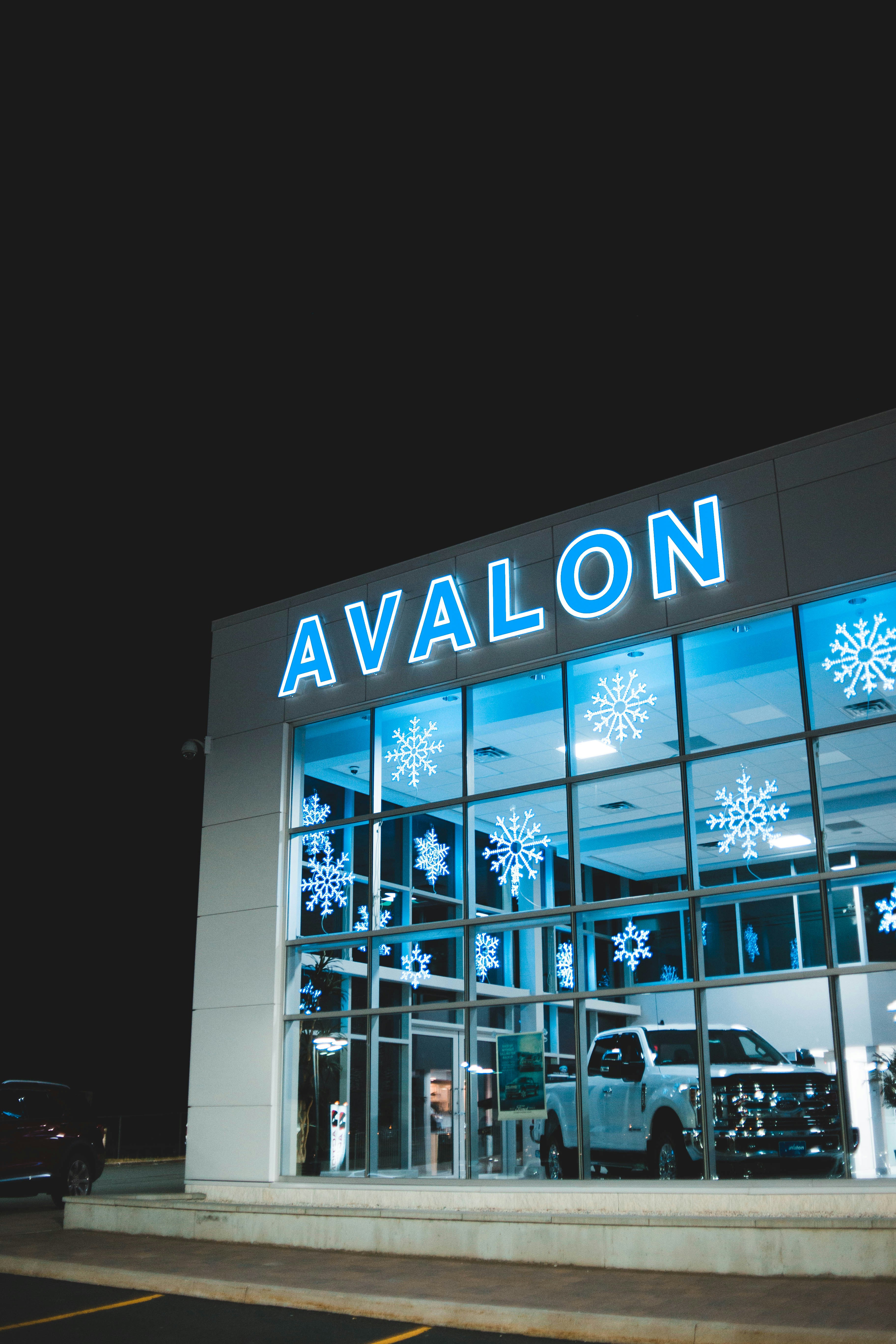 White vehicle inside Avalon building photo – Free Blue Image on Unsplash