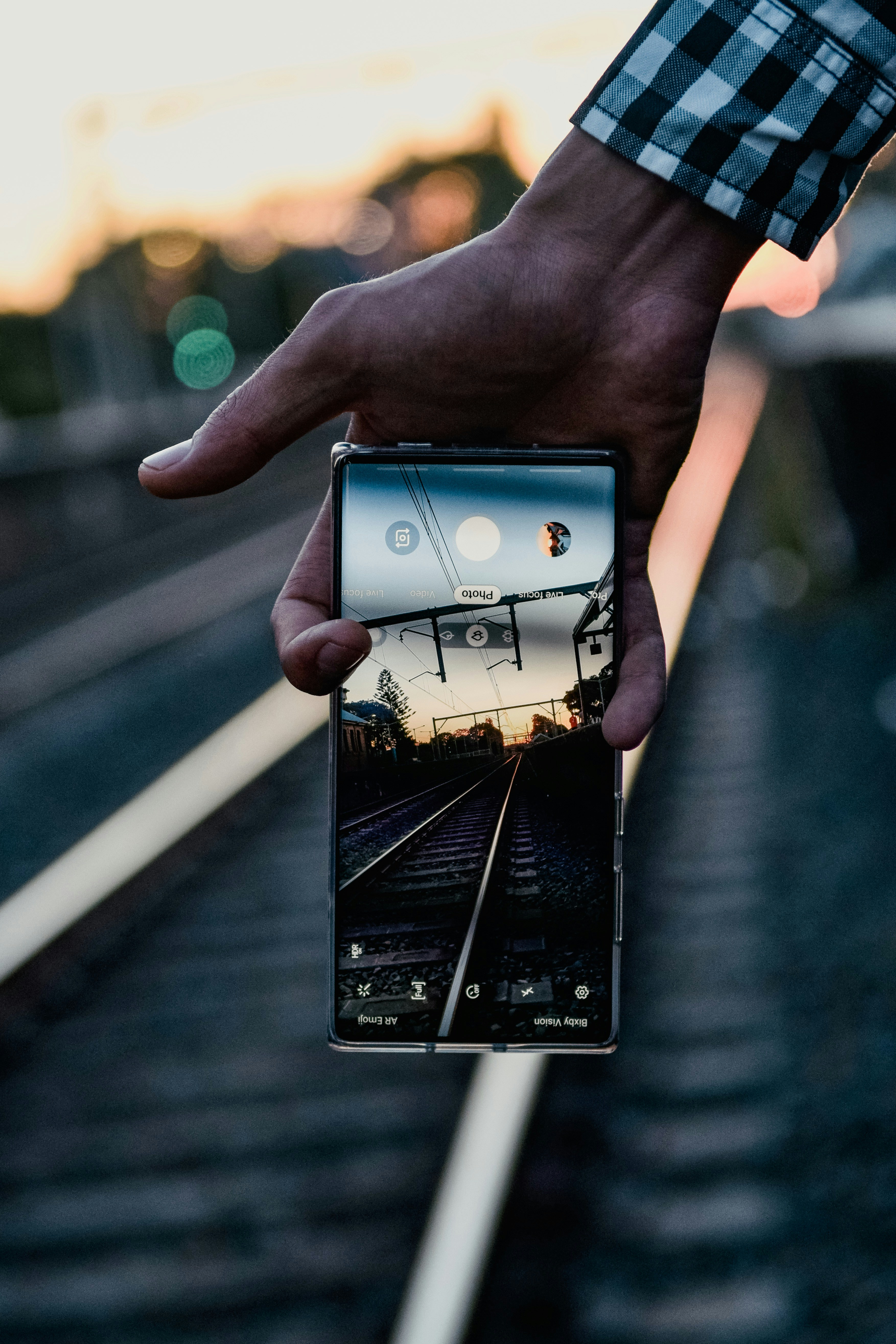 Black Android smartphone photo – Free Person Image on Unsplash