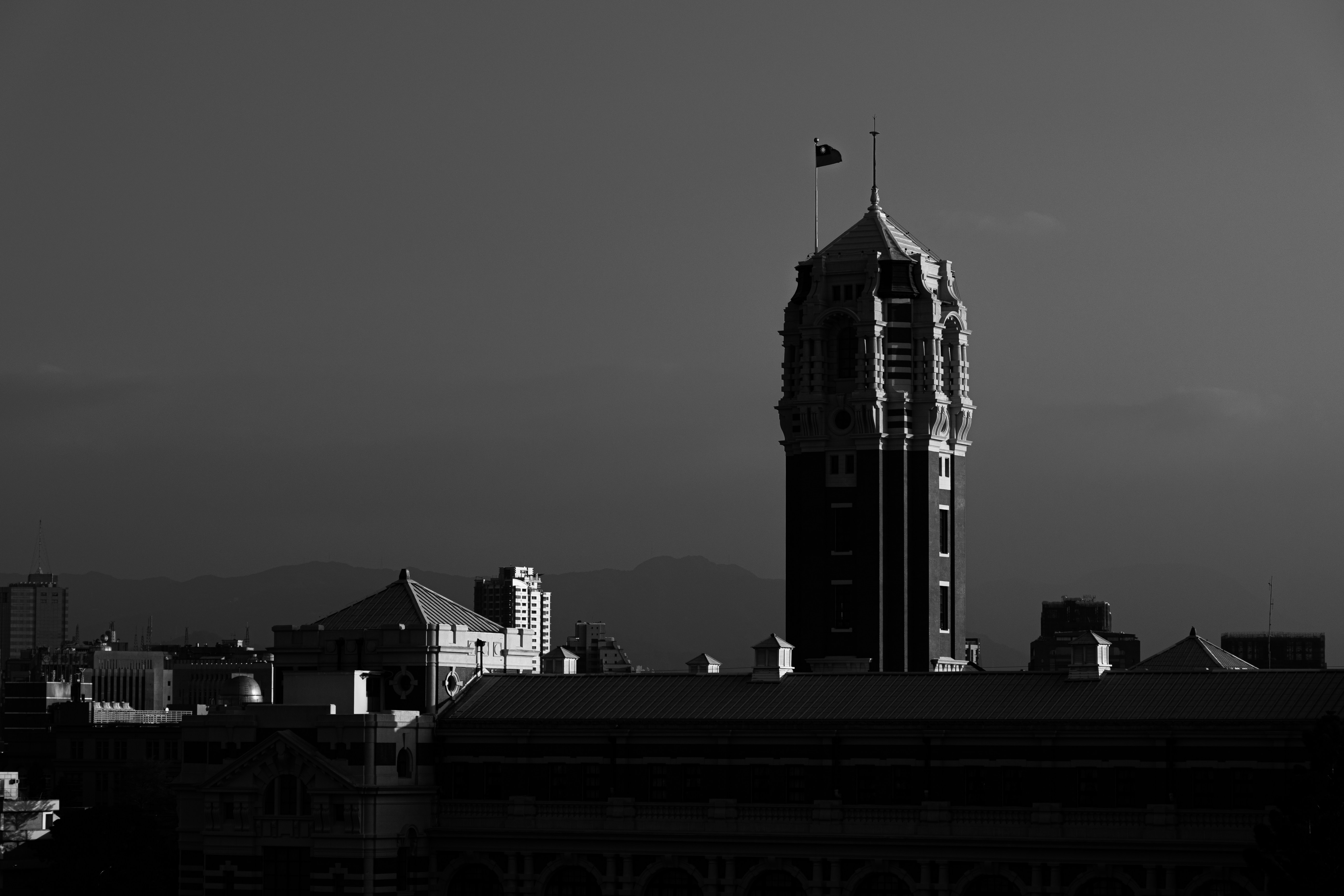Building grayscale photo photo – Free Architecture Image on Unsplash
