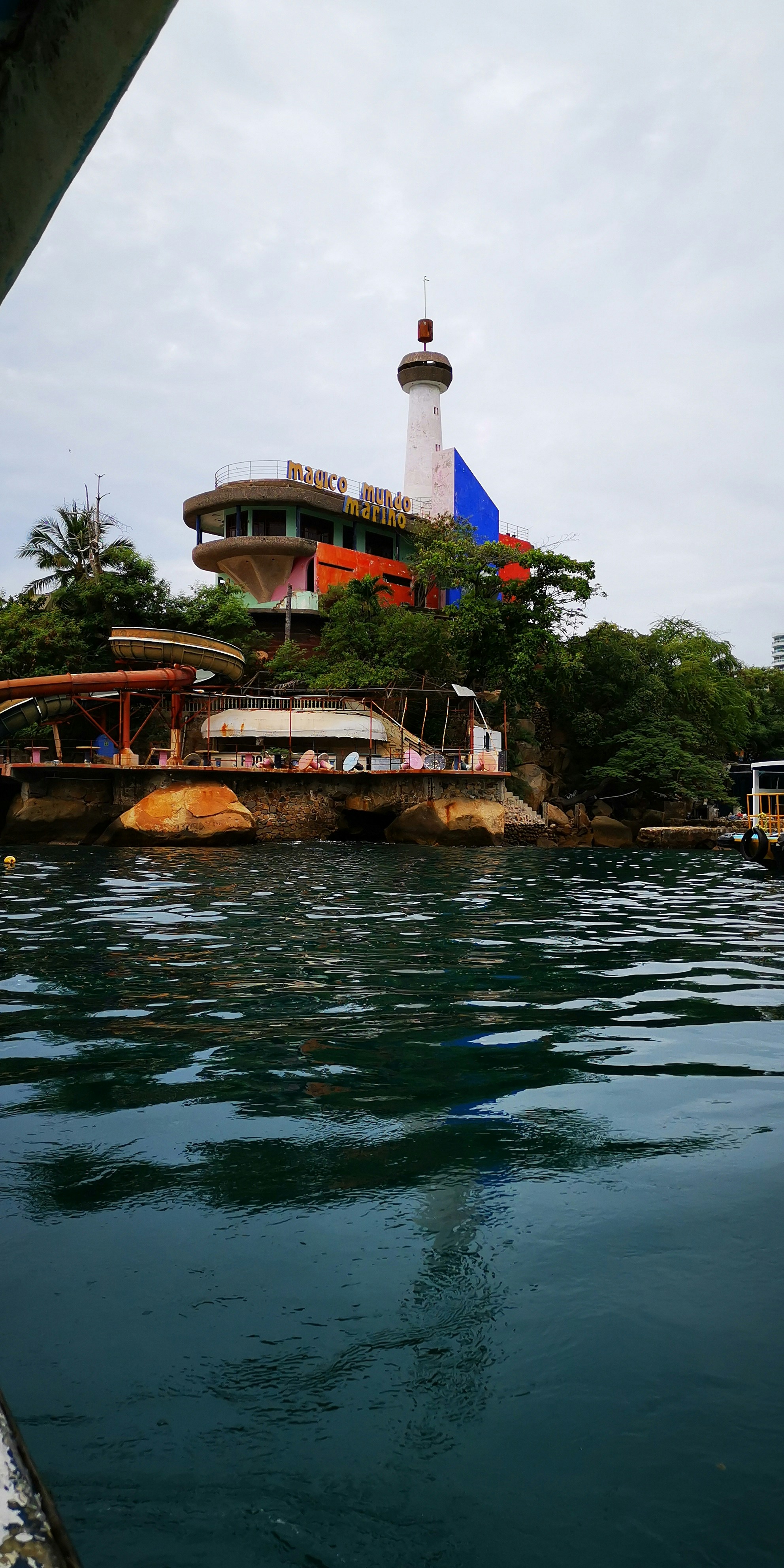 Waterside Funhaus: Colorful Oceanfront Built on Rock