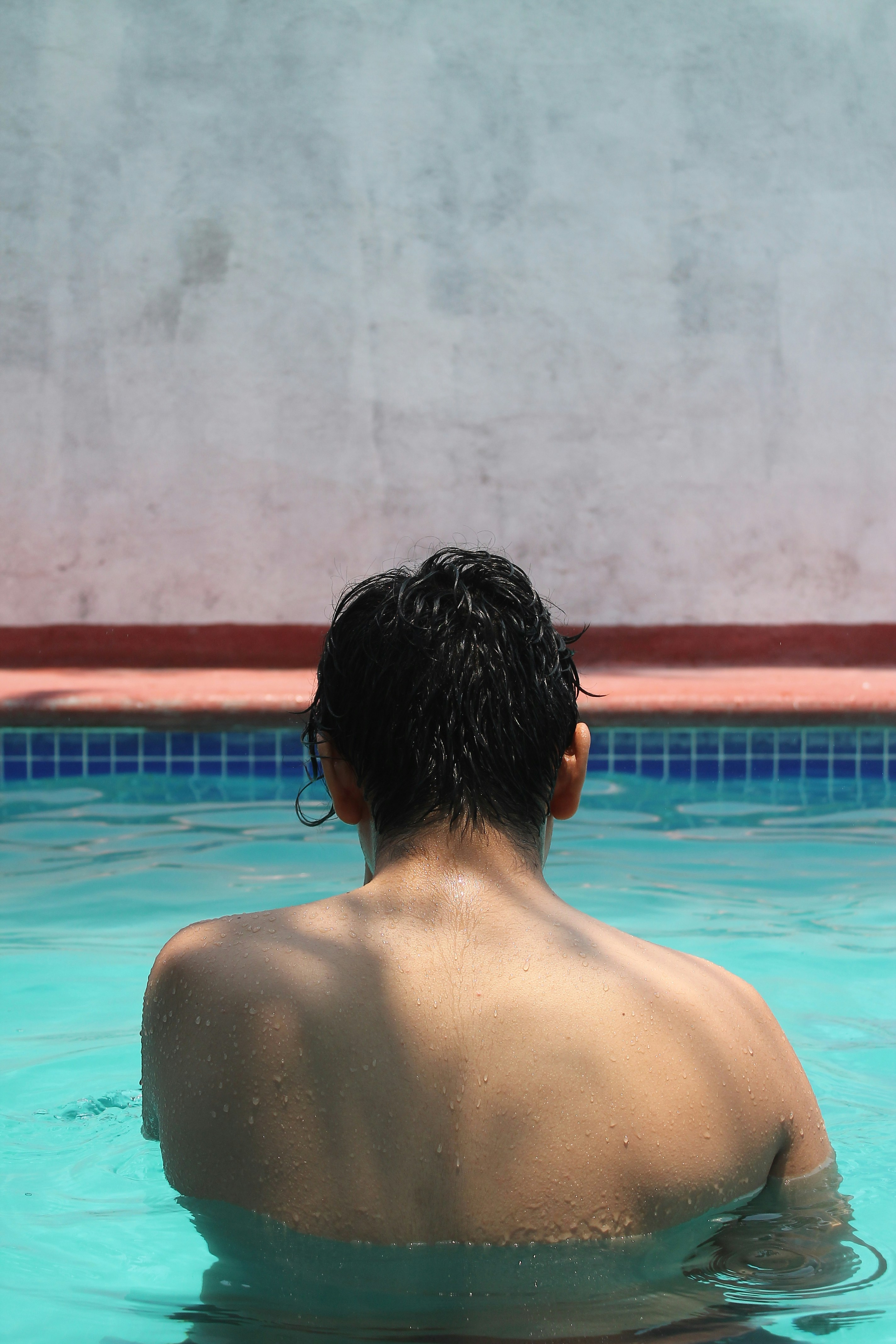 Man in swimming pool photo – Free Back Image on Unsplash