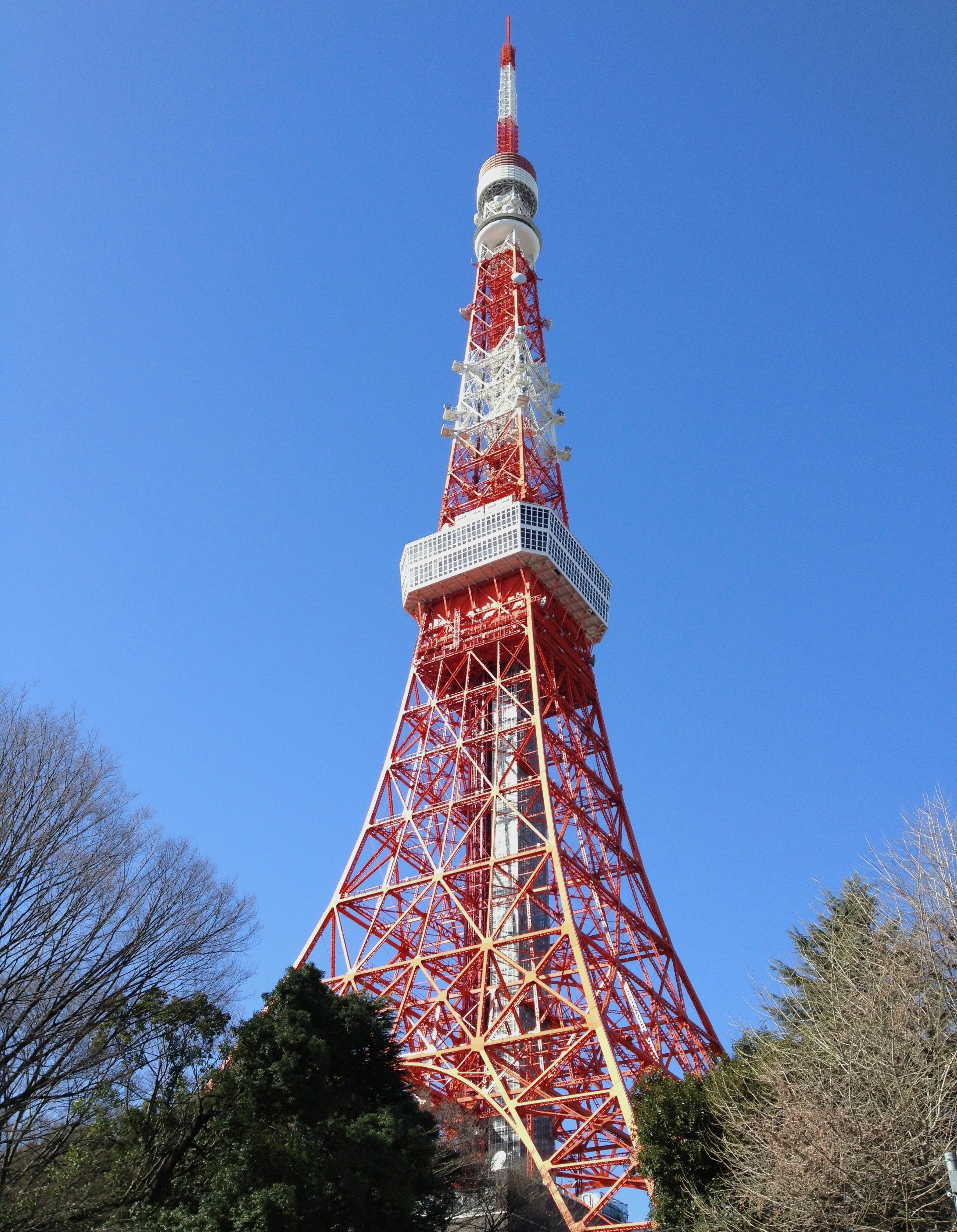Low angle photo of red and white tower photo – Free Tokyo Image on Unsplash