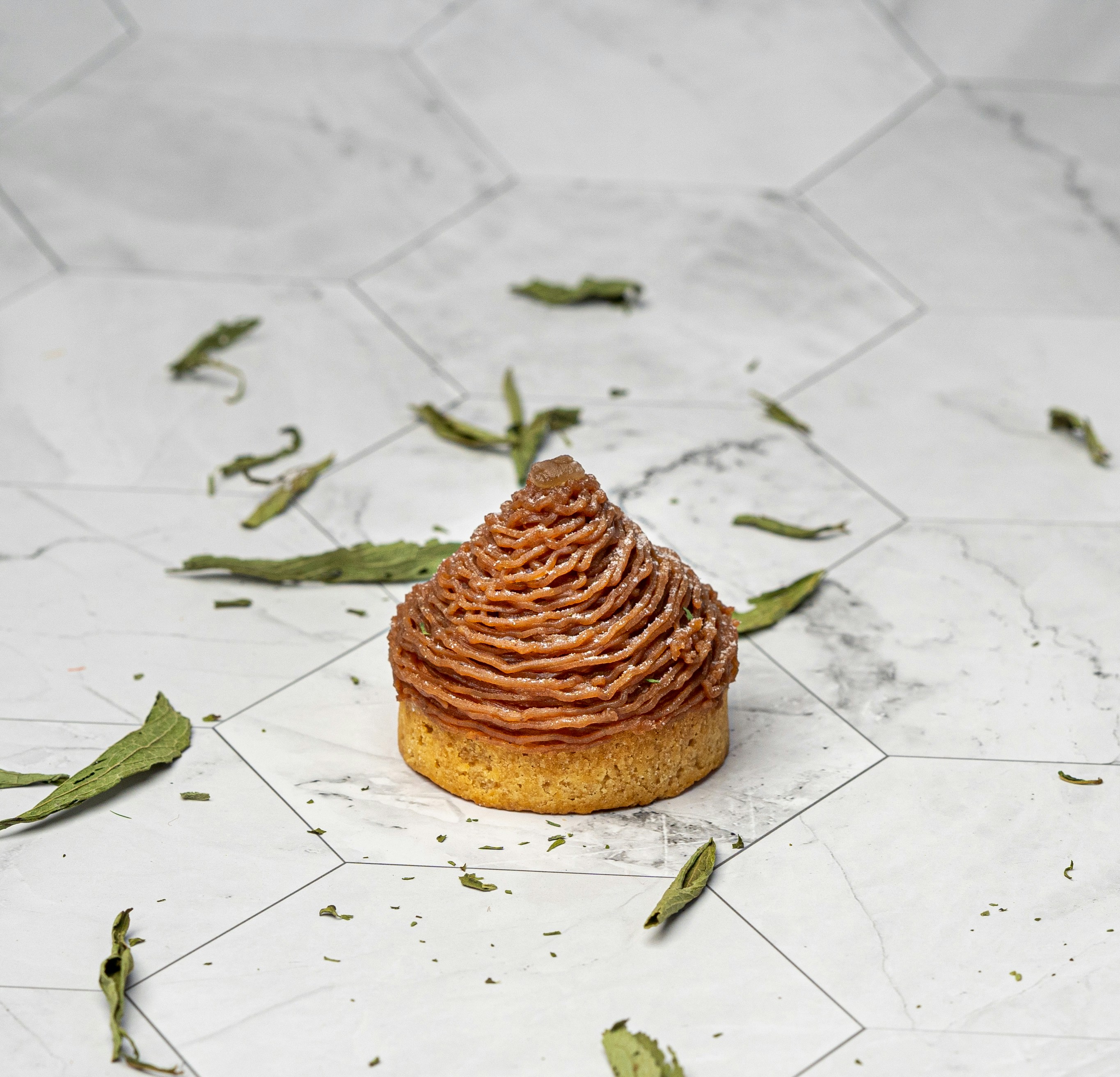 Cake Mont Blanc and tea leaves 