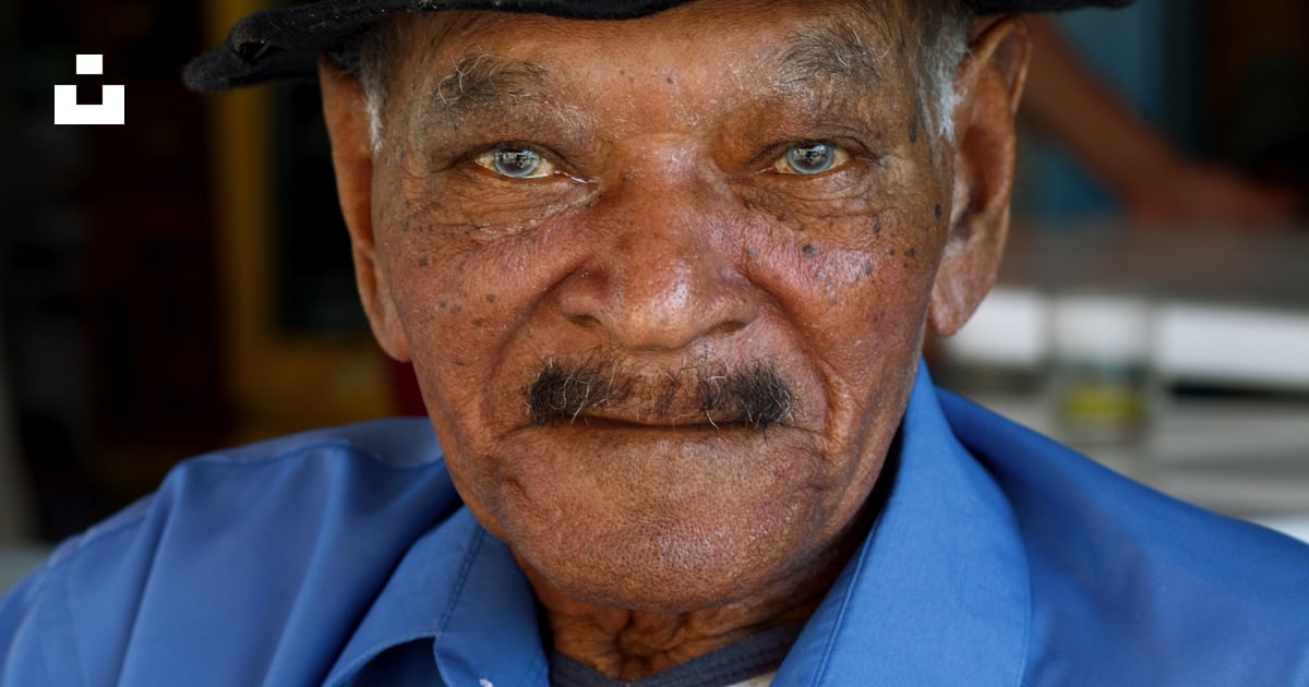 Man Wearing Blue Collared Shirt Photo Free Osasco Image On Unsplash