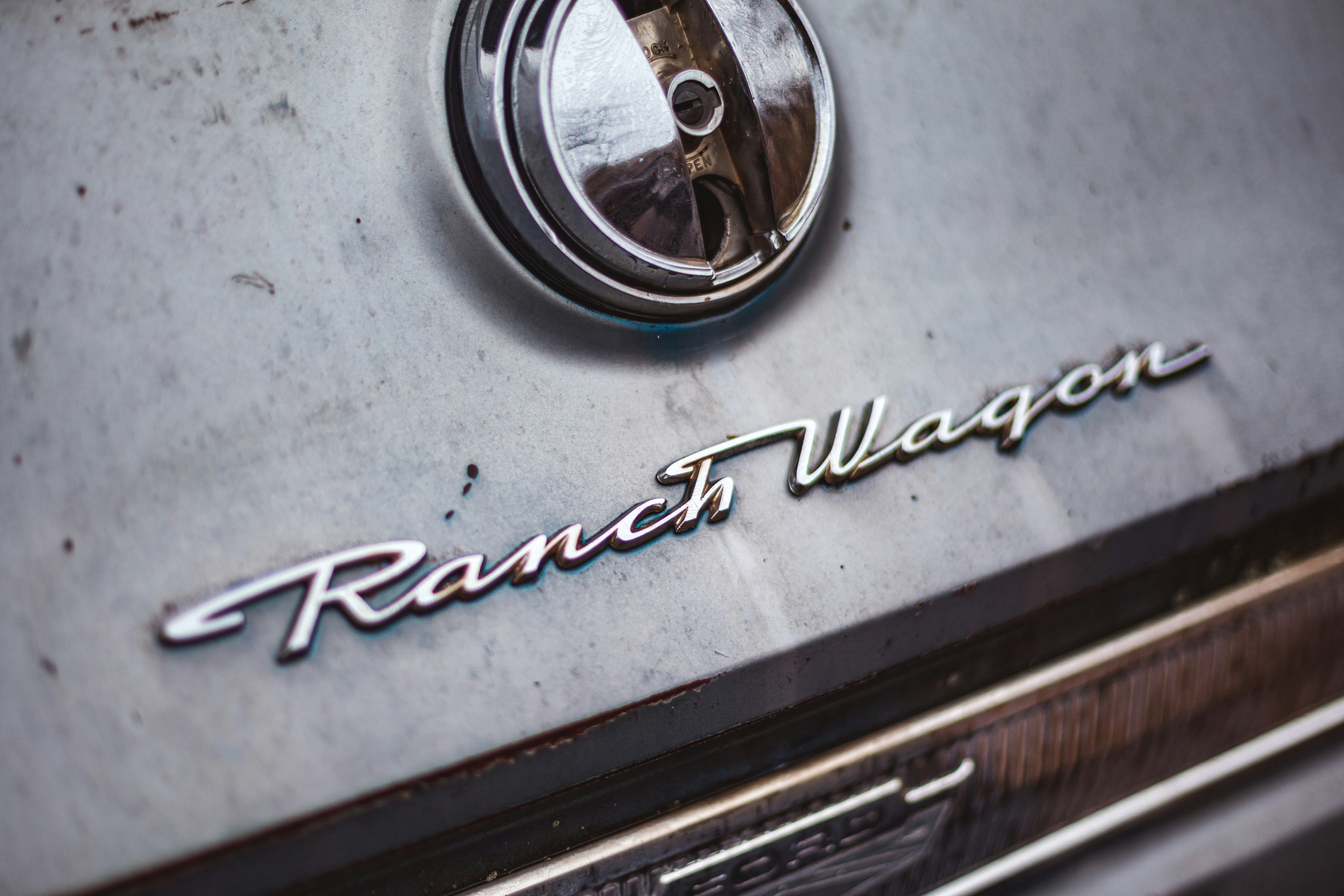 Ranch Wagon emblem photo – Free Grey Image on Unsplash