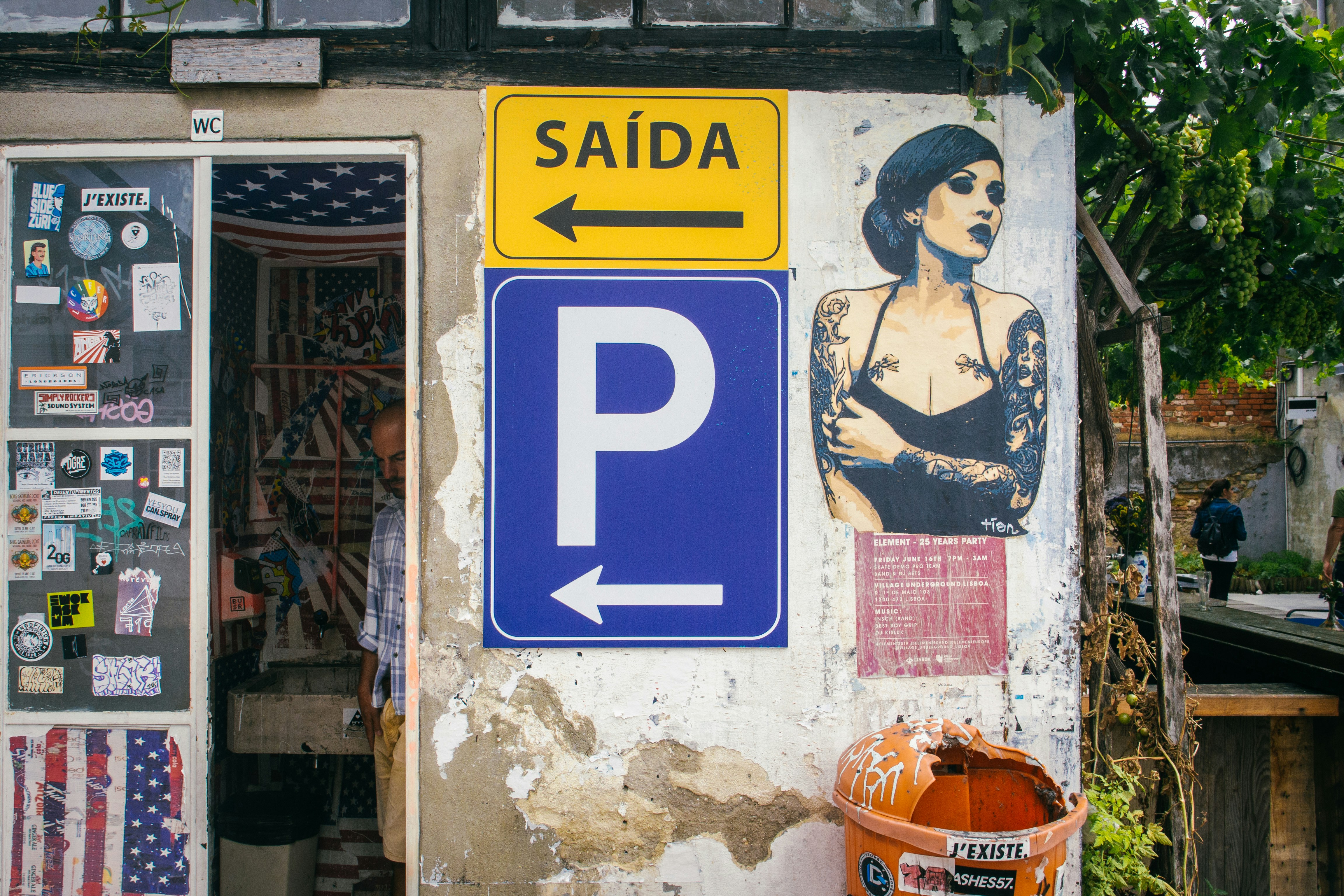 Letter p signage photo – Free Blue Image on Unsplash