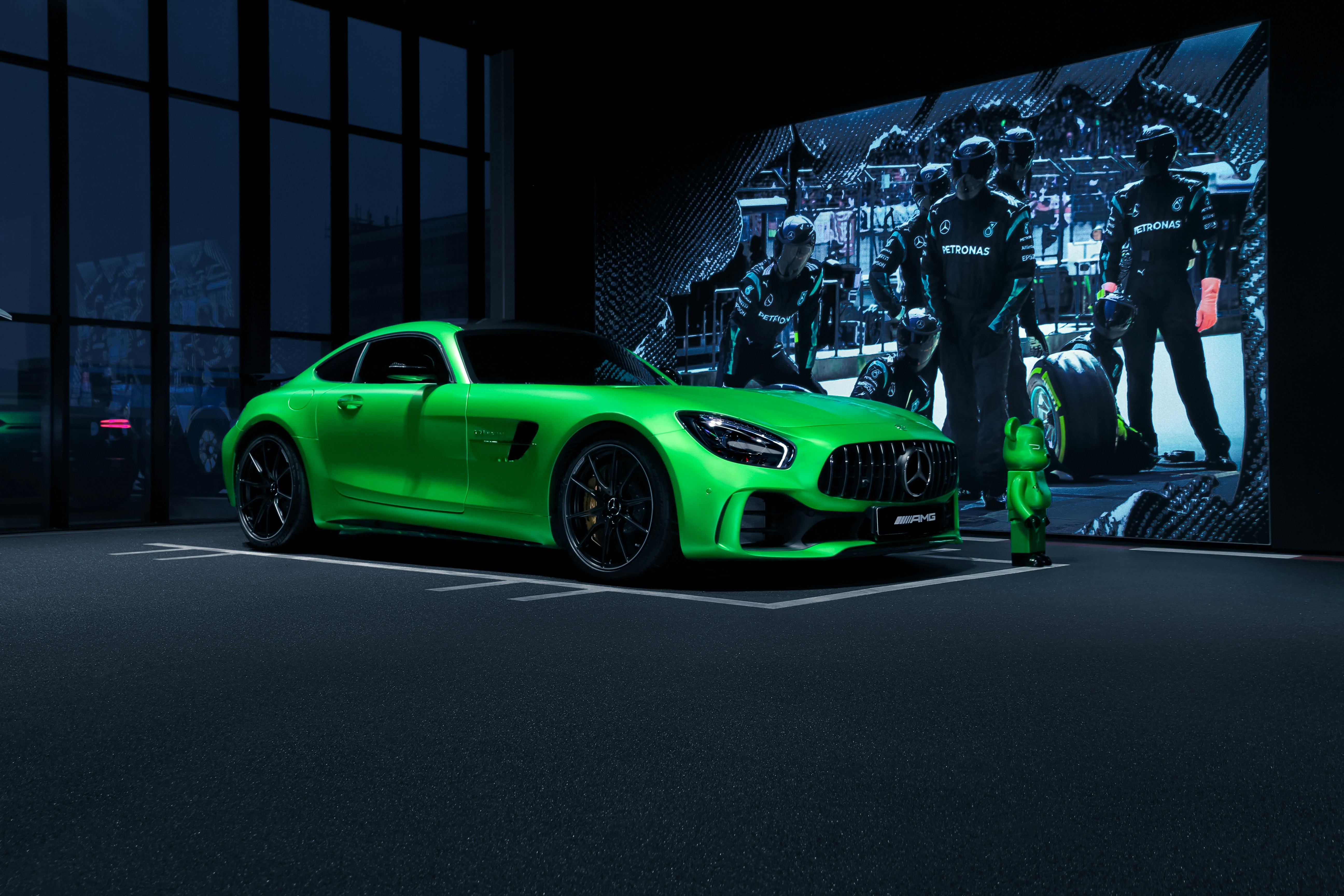 Green Mercedes-Benz coupe photo – Free Shtutgarti Image on Unsplash