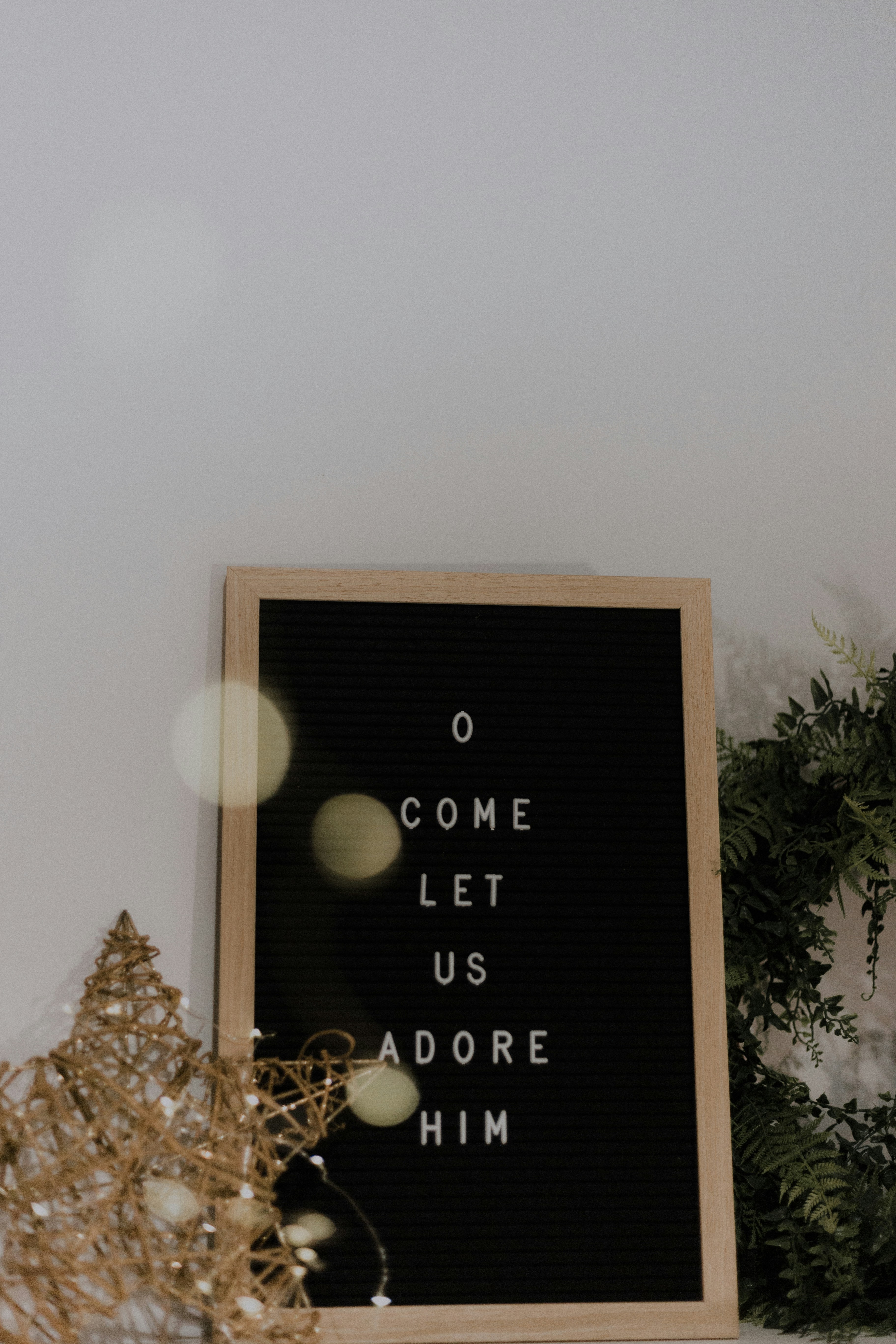 Brown photo frame beside wall photo – Free Christmas Image on Unsplash