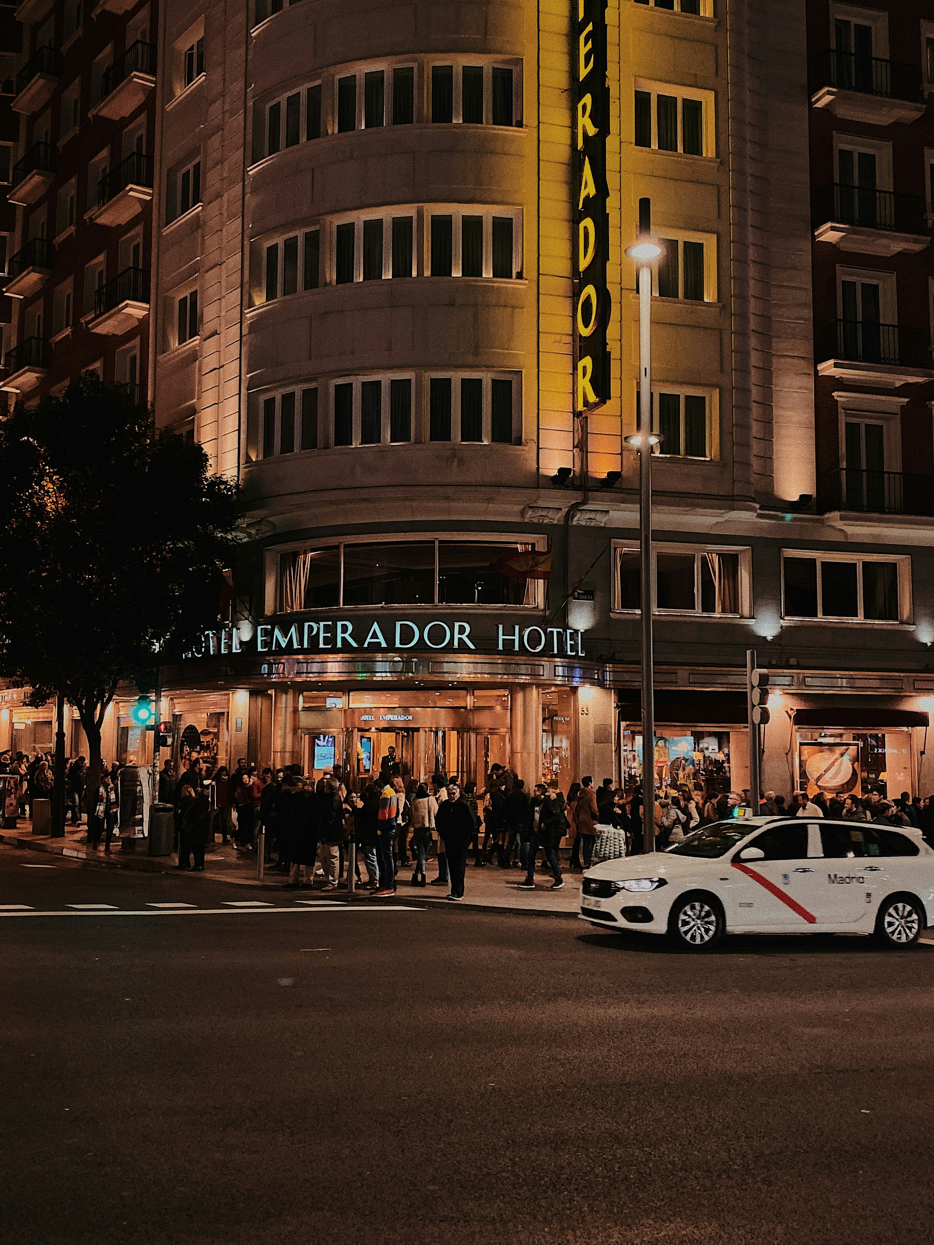 Emperador Hotel building photo – Free Car Image on Unsplash