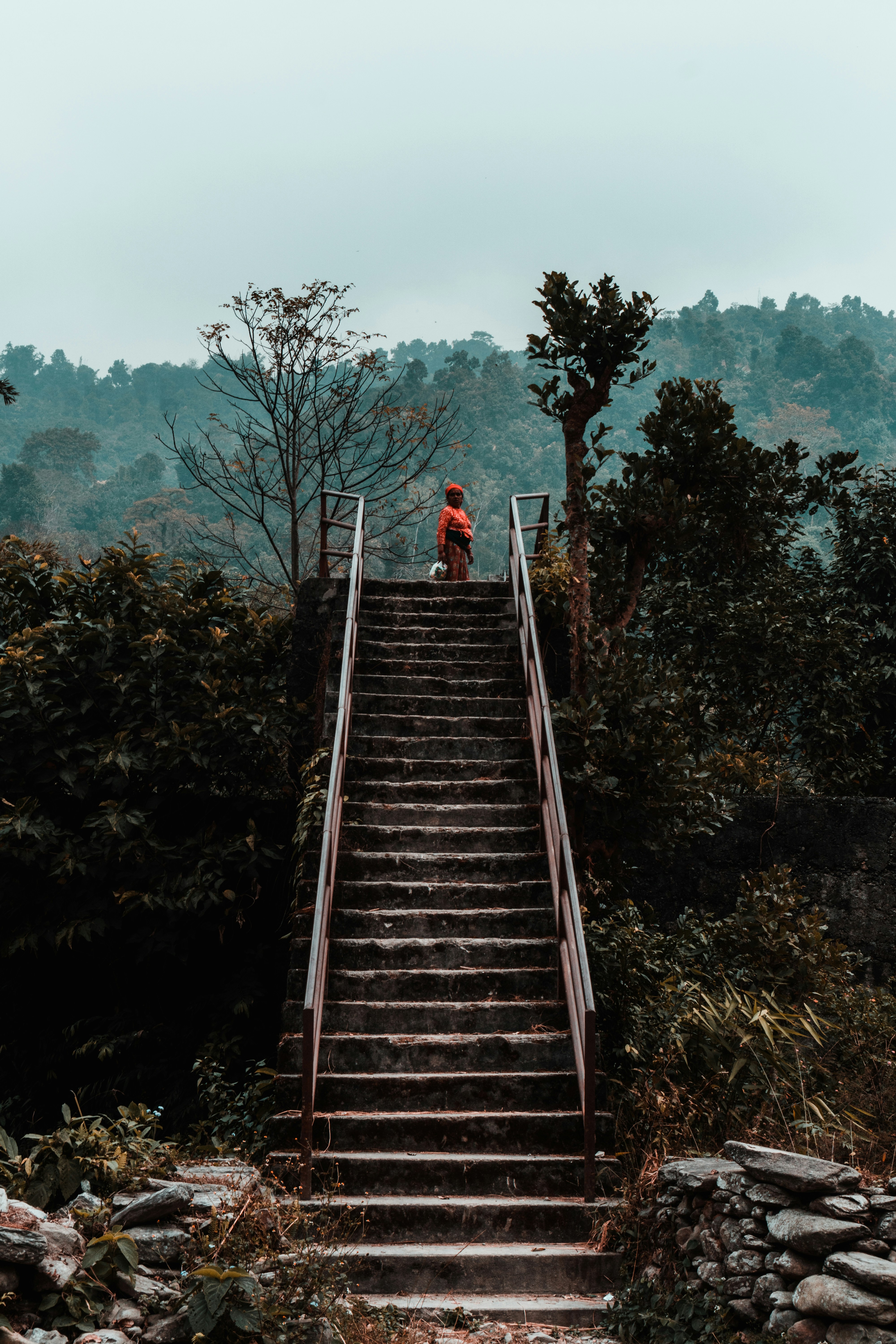 Person on stairs photo – Free Staircase Image on Unsplash