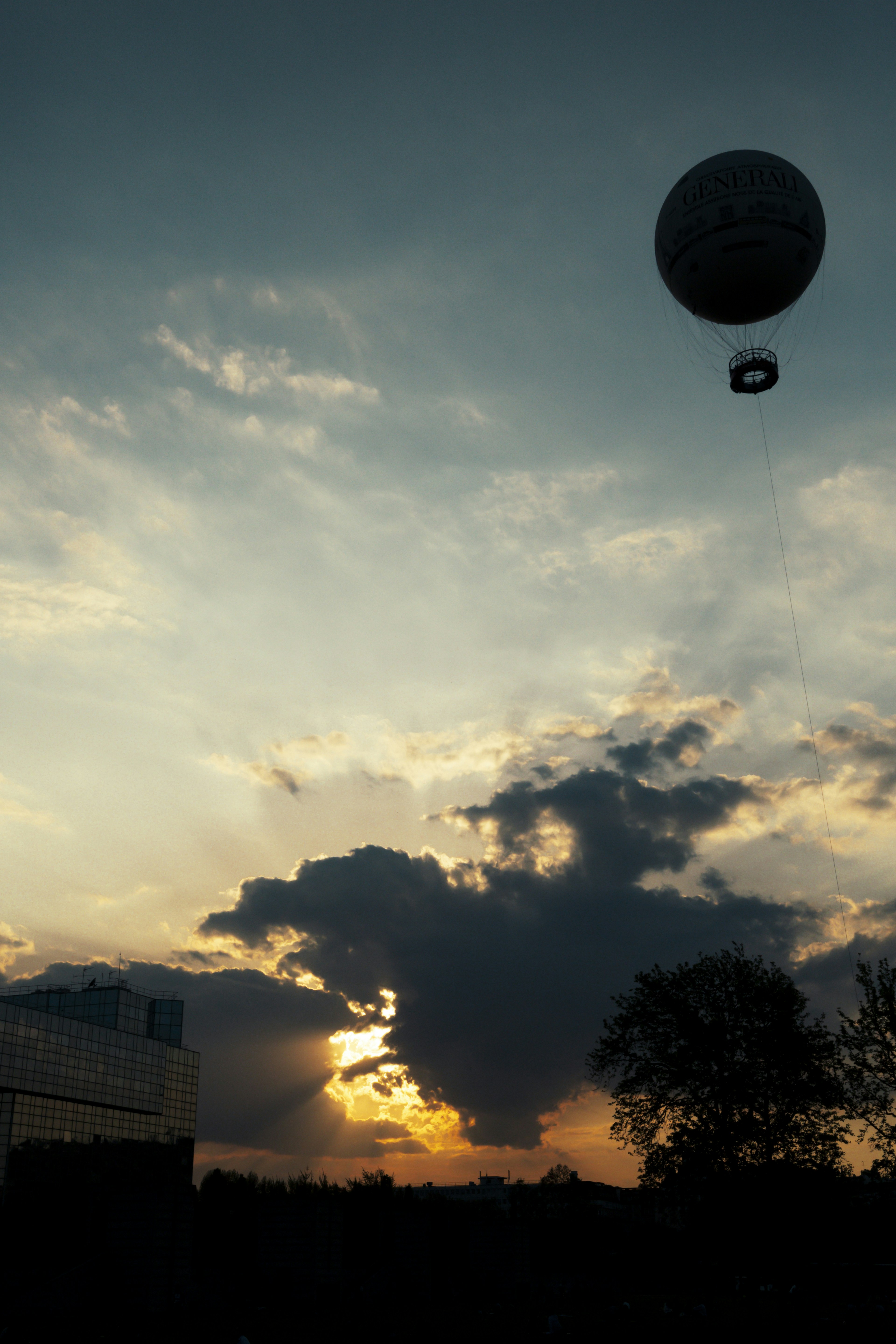 Dusk Balloon Over the Skyline: A Tethered Glow