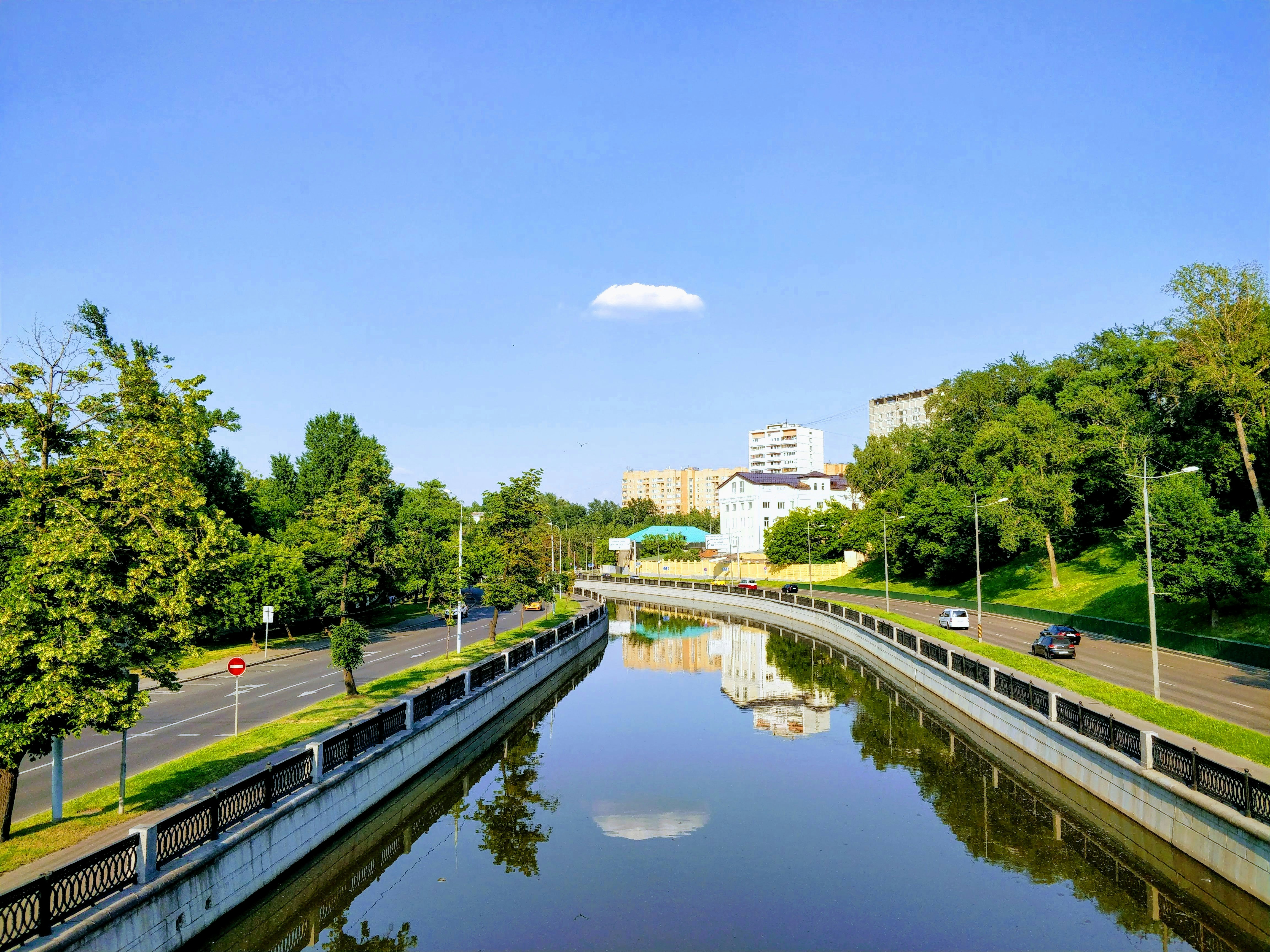Canal Between Roads Photo Free Russia Image On Unsplash