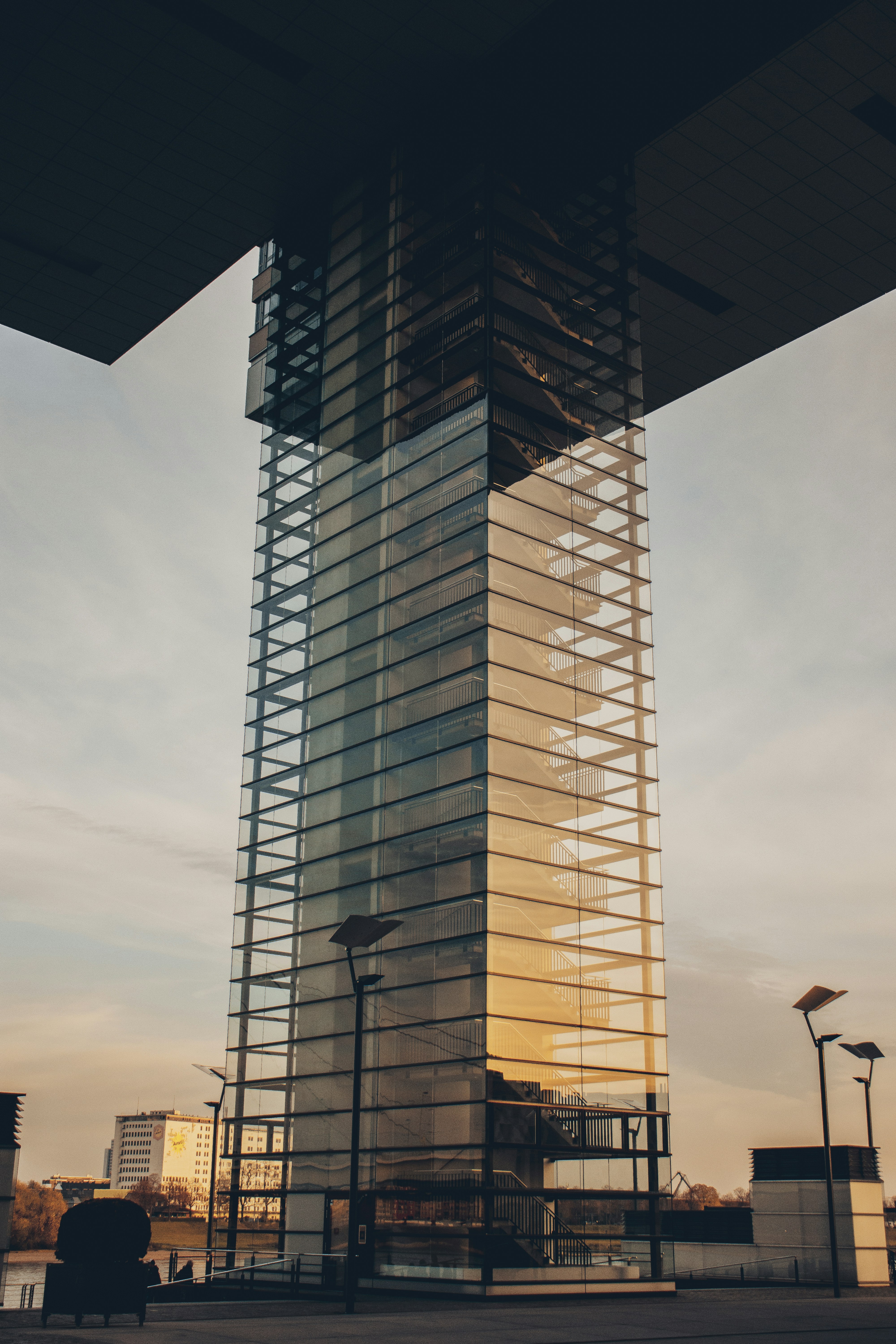 Dusk-Glass Spine Beneath a Looming Cantilever