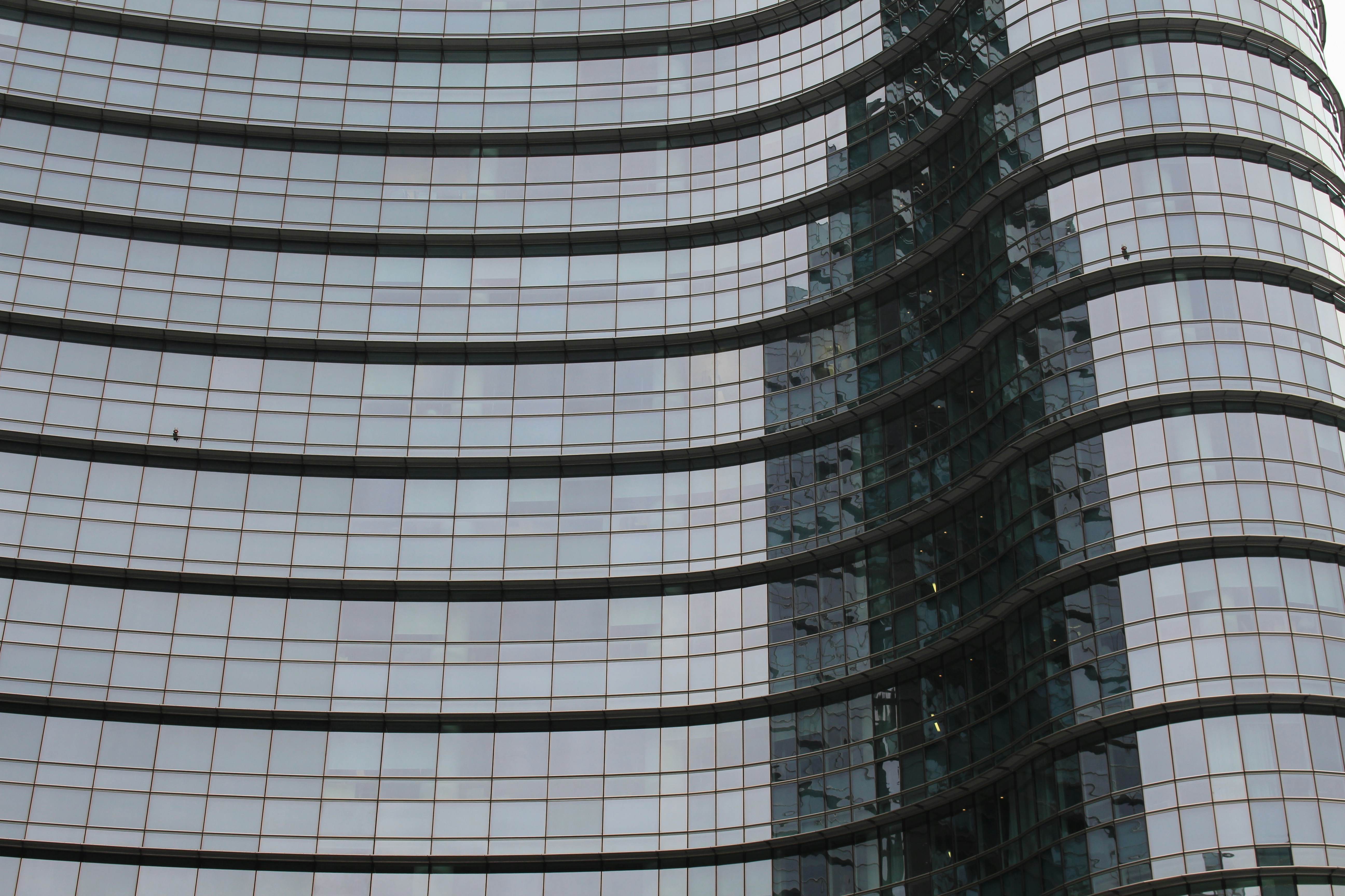 Gray curtain wall high-rise building photo – Free Milano Image on Unsplash