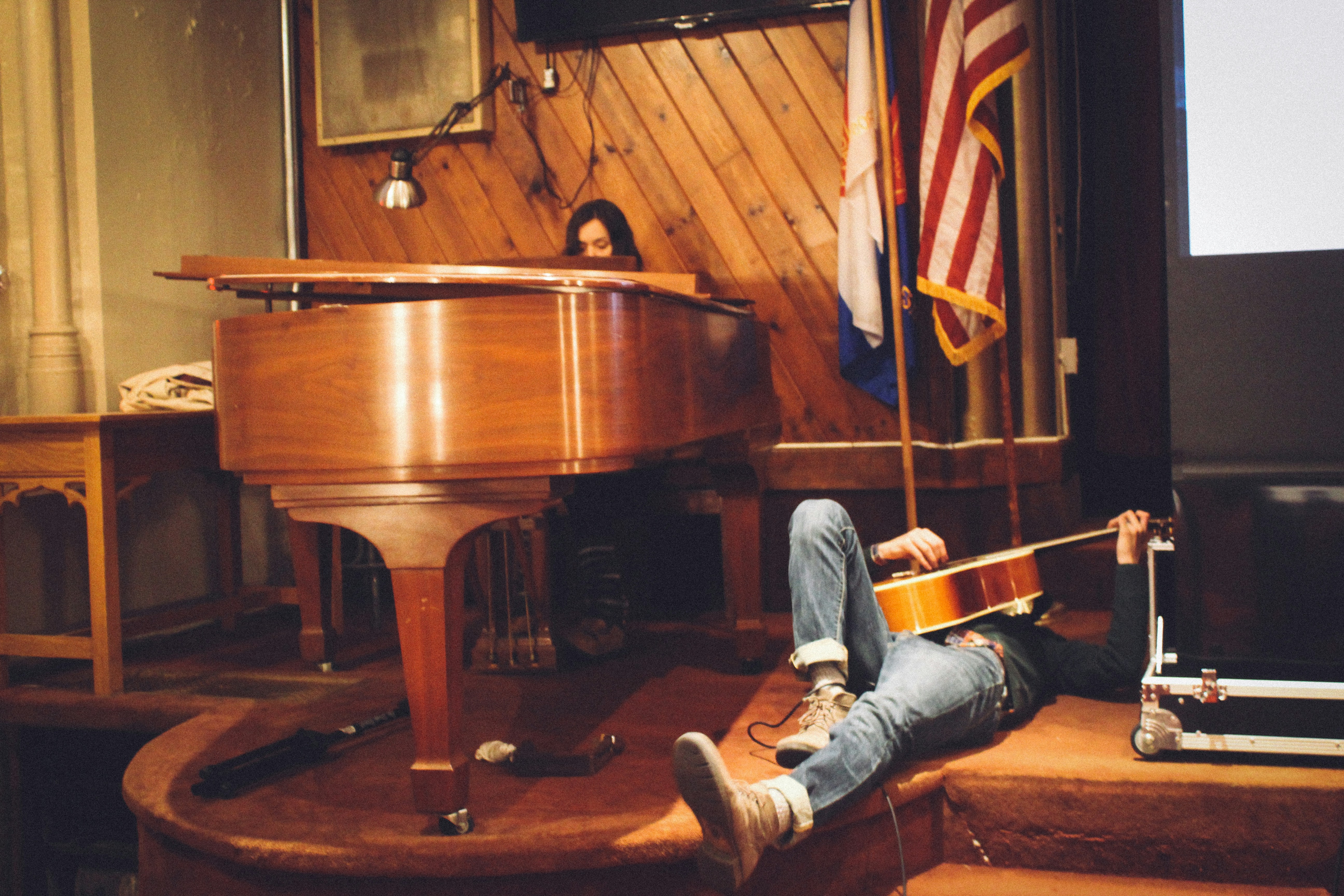 Lying in Harmony: A Stage Moment Between Piano and Guitar