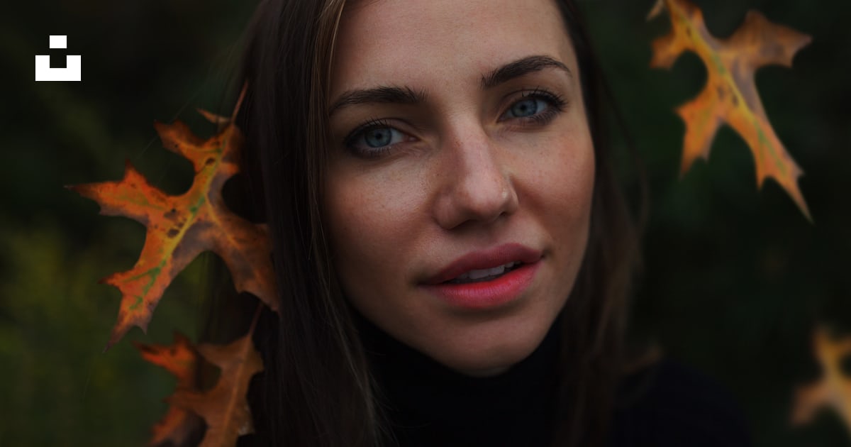 Mujer Con Chaqueta Negra Foto Imagen De Retrato Gratuita En Unsplash