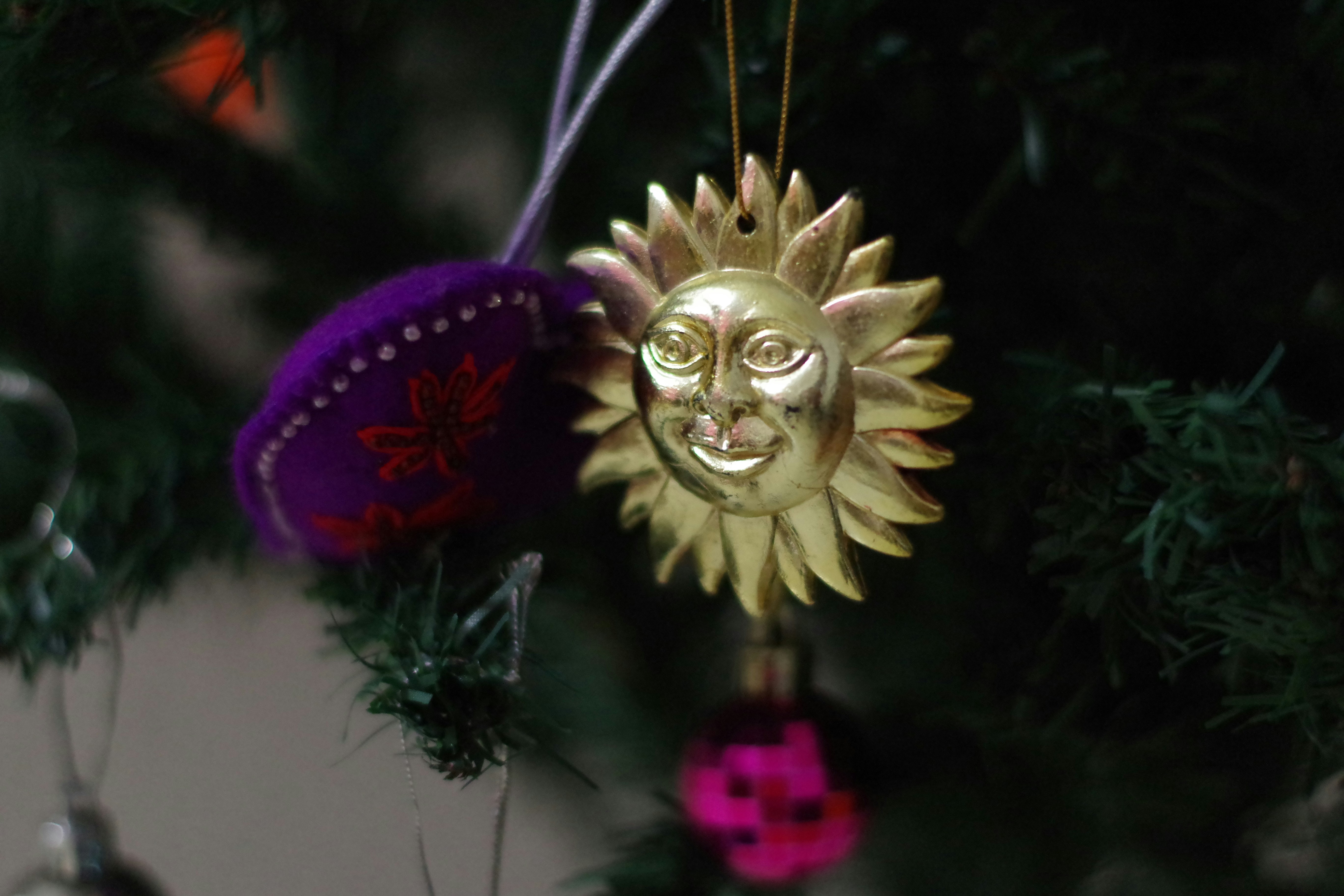 Gold-colored sun decor photo – Free Tree Image on Unsplash