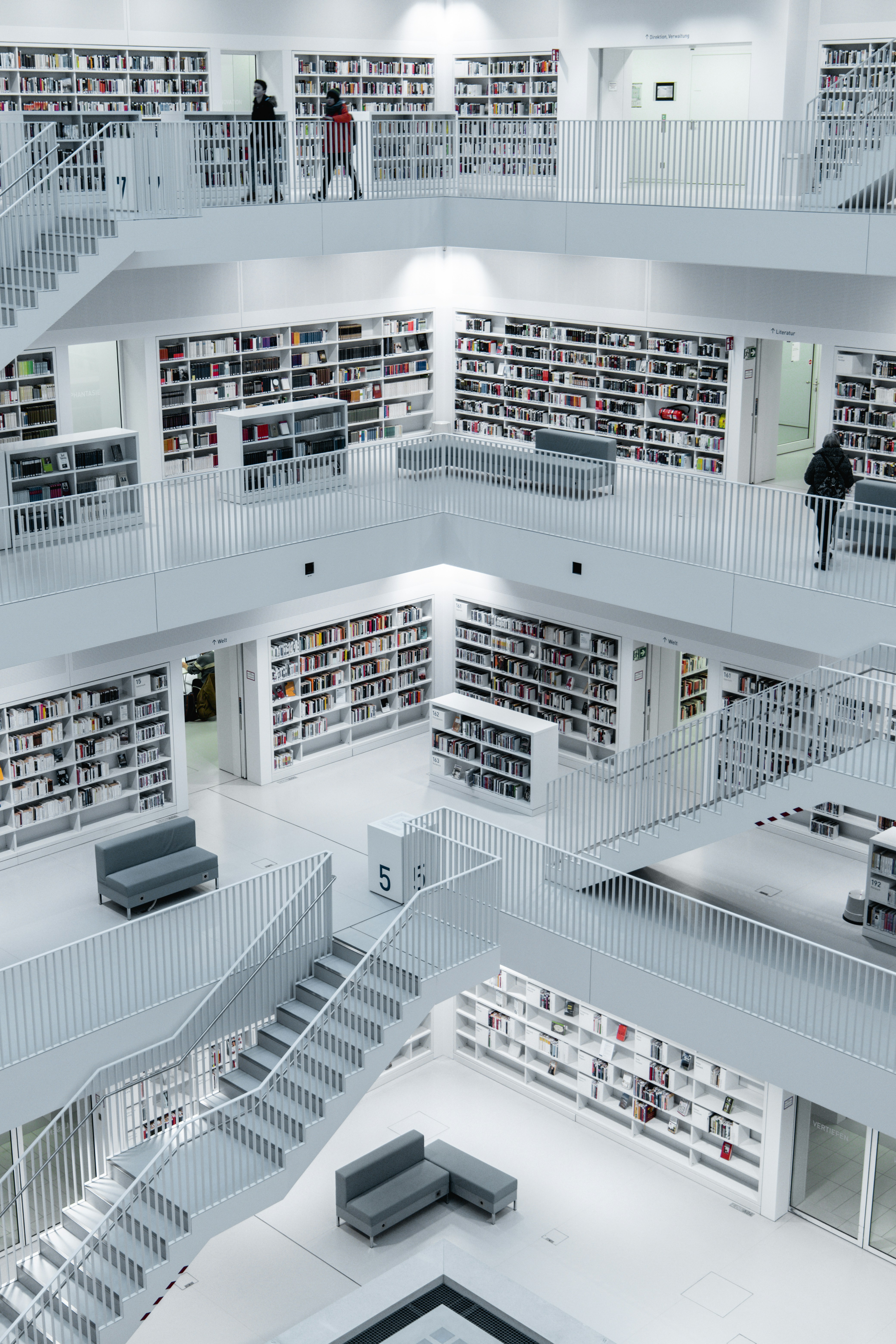 Bibliothek am Mailänder Platz in Stuttgart.Marcel Strauß